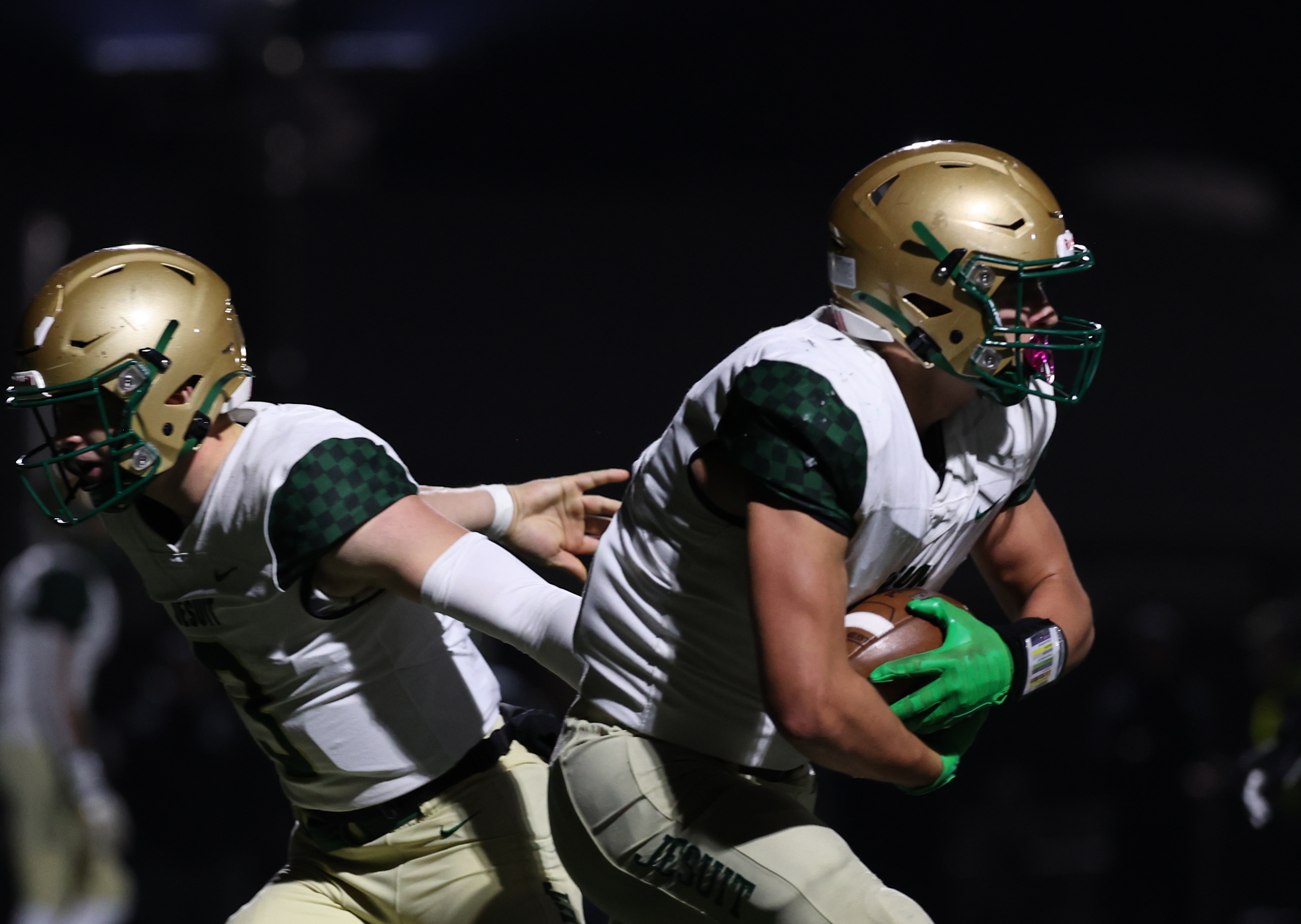 Oregon high school football: West Linn Lions vs Jesuit Crusaders ...