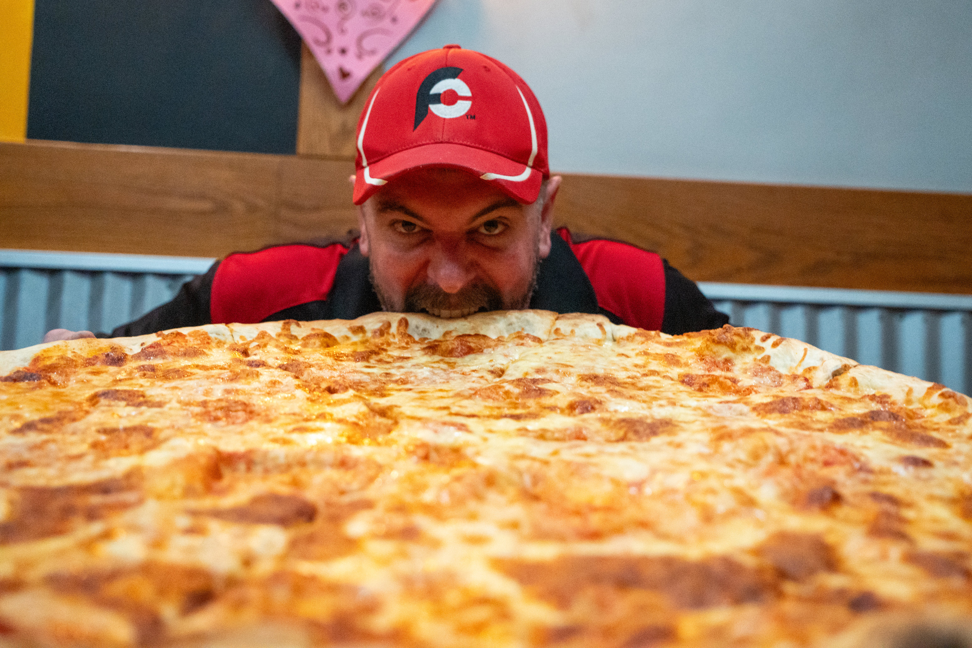 YouTube sensation Randy Santel takes on a 28 inch pizza alone at Benny ...