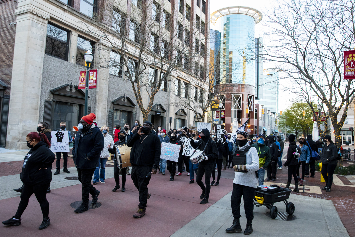 Kalamazoo holds Black Lives Matter protest after the death of Daunte ...