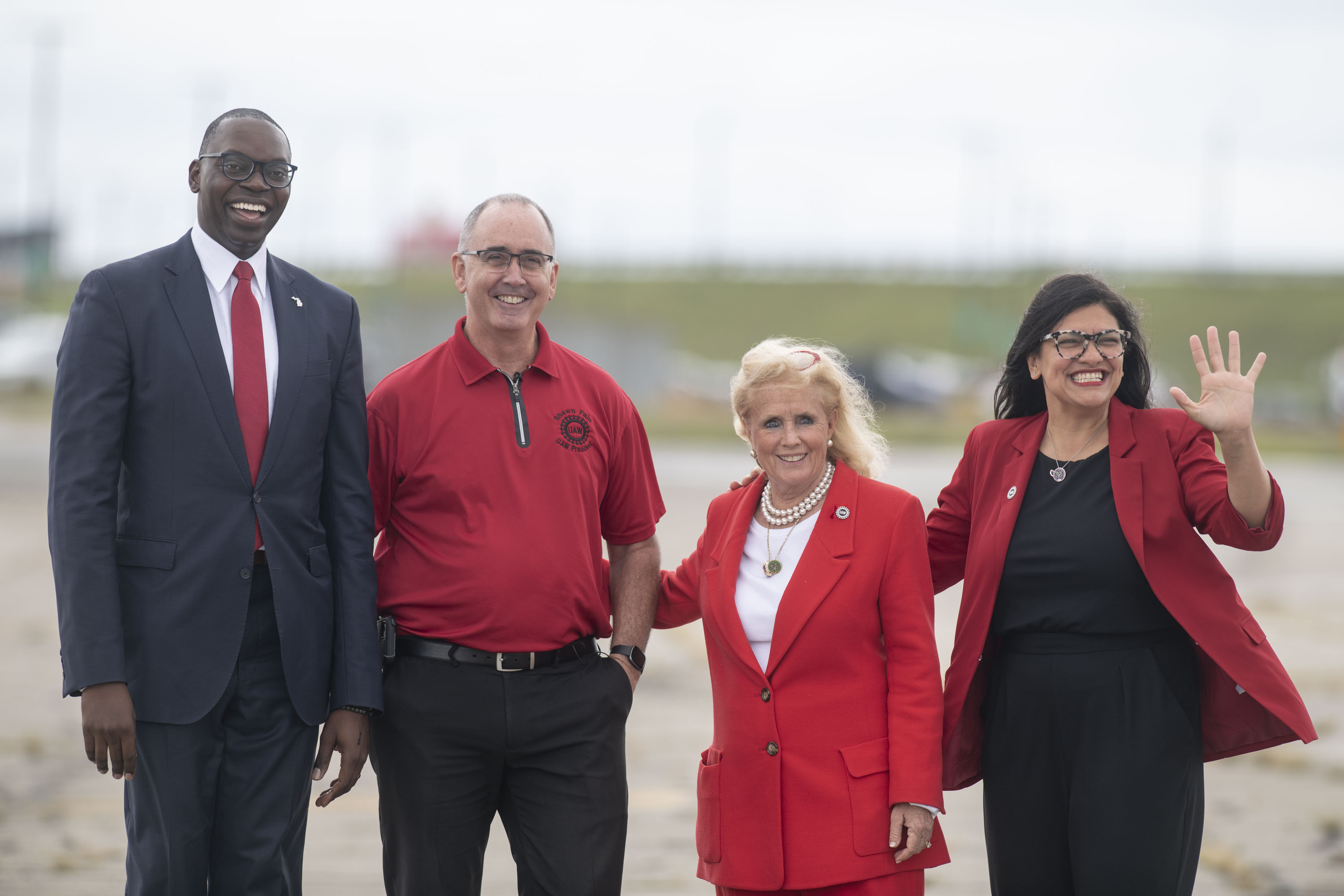 Biden arrives at Detroit airport ahead of UAW visit - mlive.com
