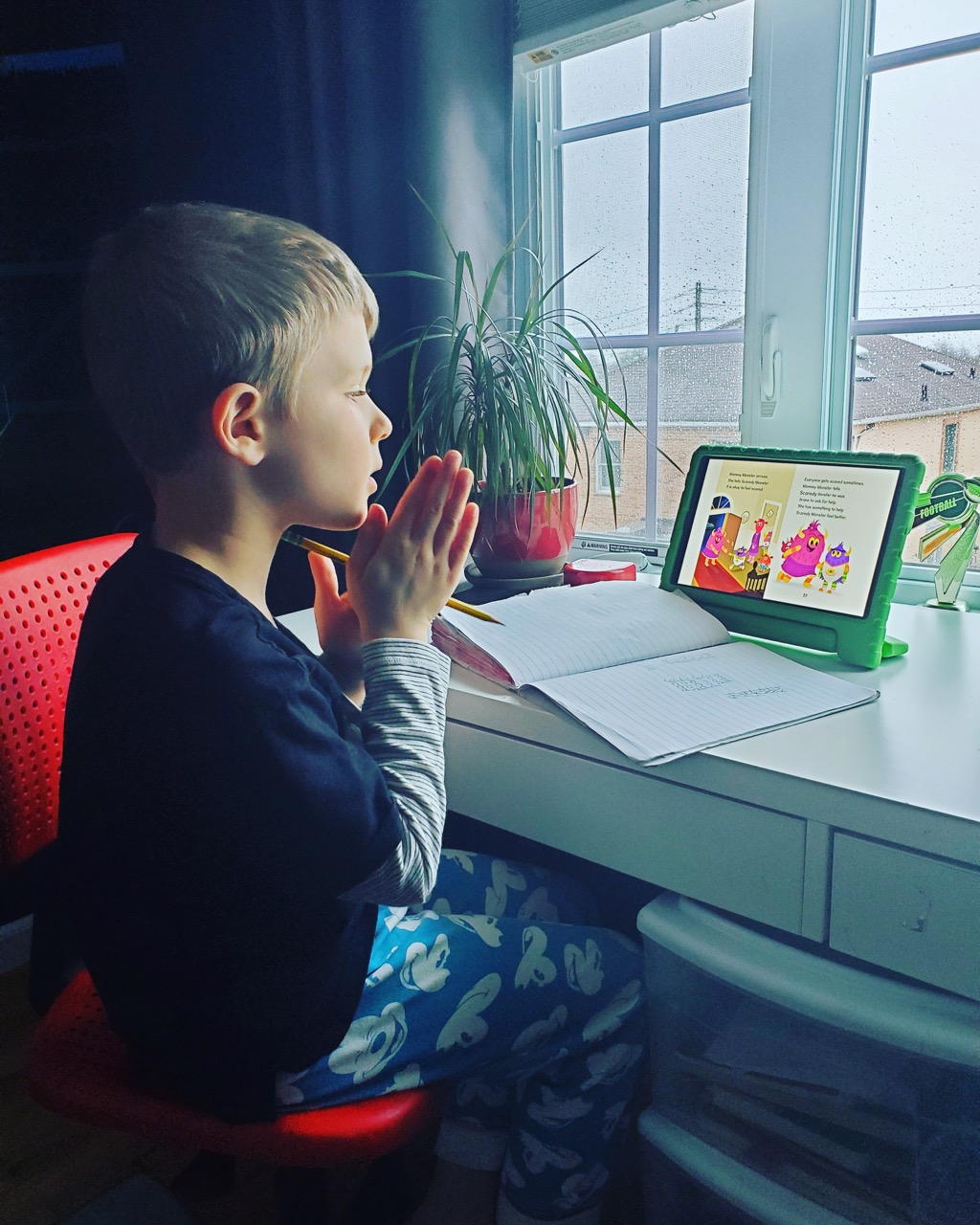 Students participate in remote learning in Staten Island schools ...