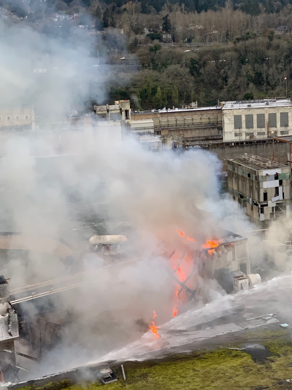Fire burns former Blue Heron paper mill - oregonlive.com