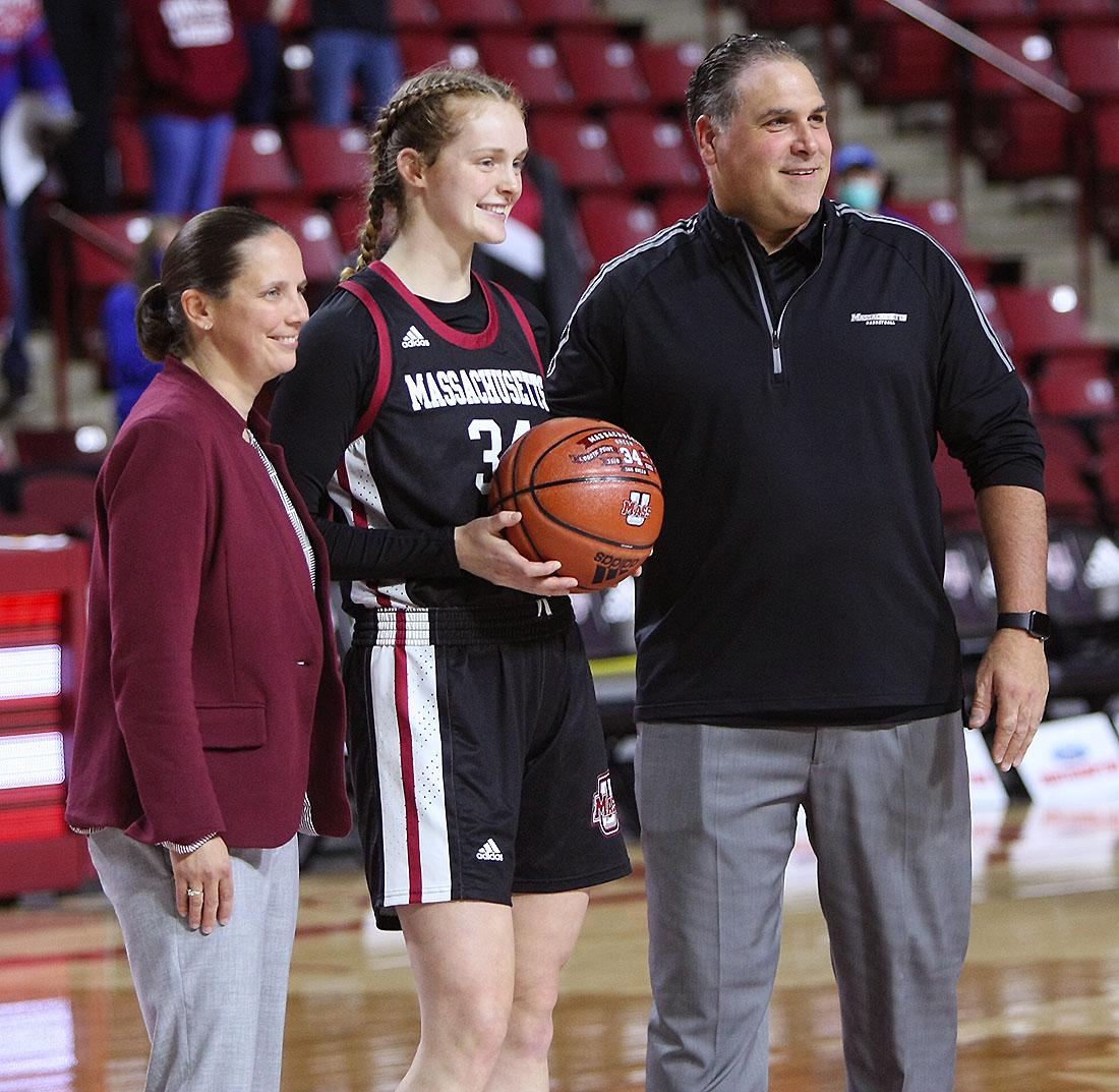 UMass Women's Basketball vs Vermont 12/19/21 - masslive.com