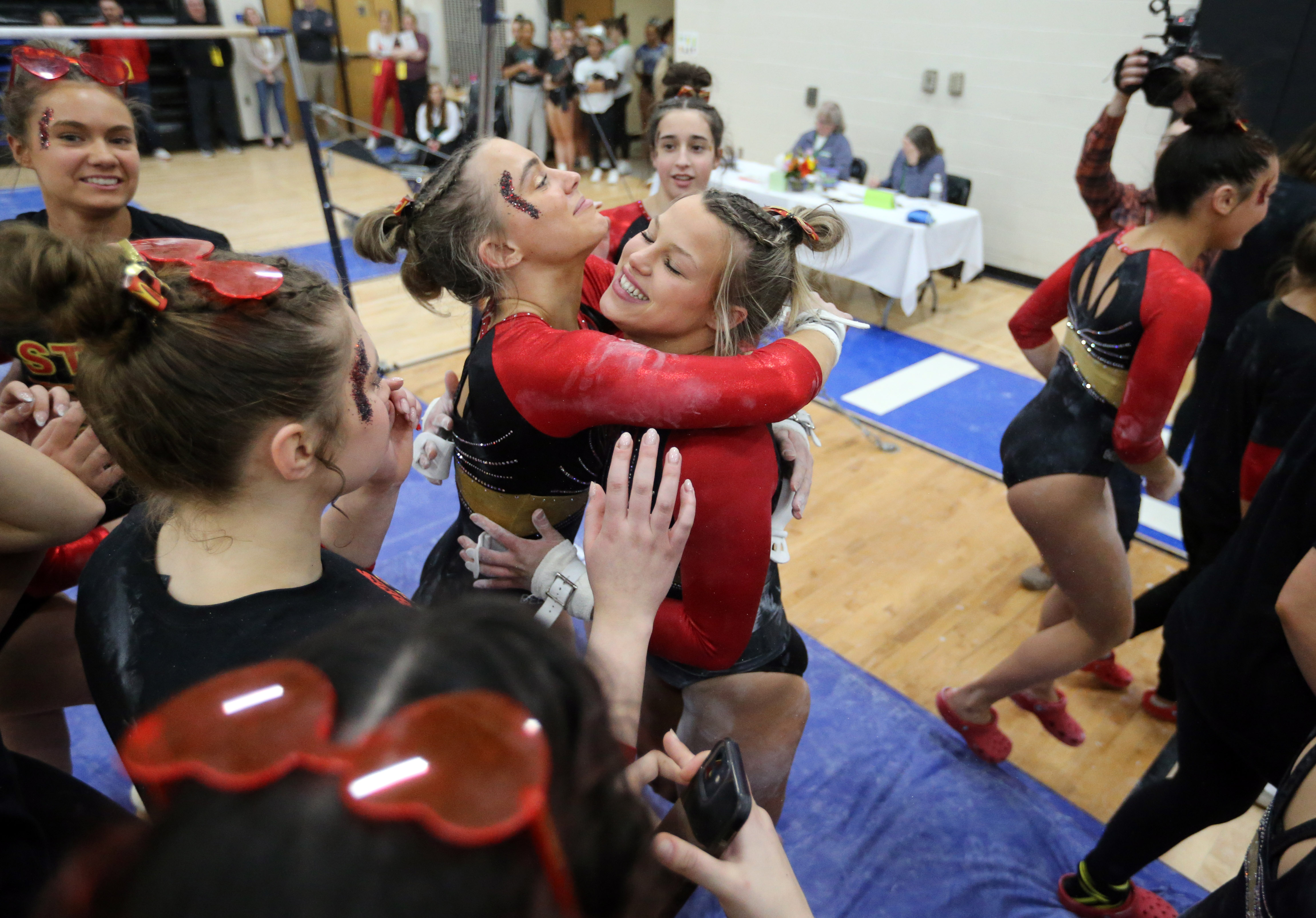 Dramatic finish to the 2024 OHSAA state gymnastics championship as Bees ...