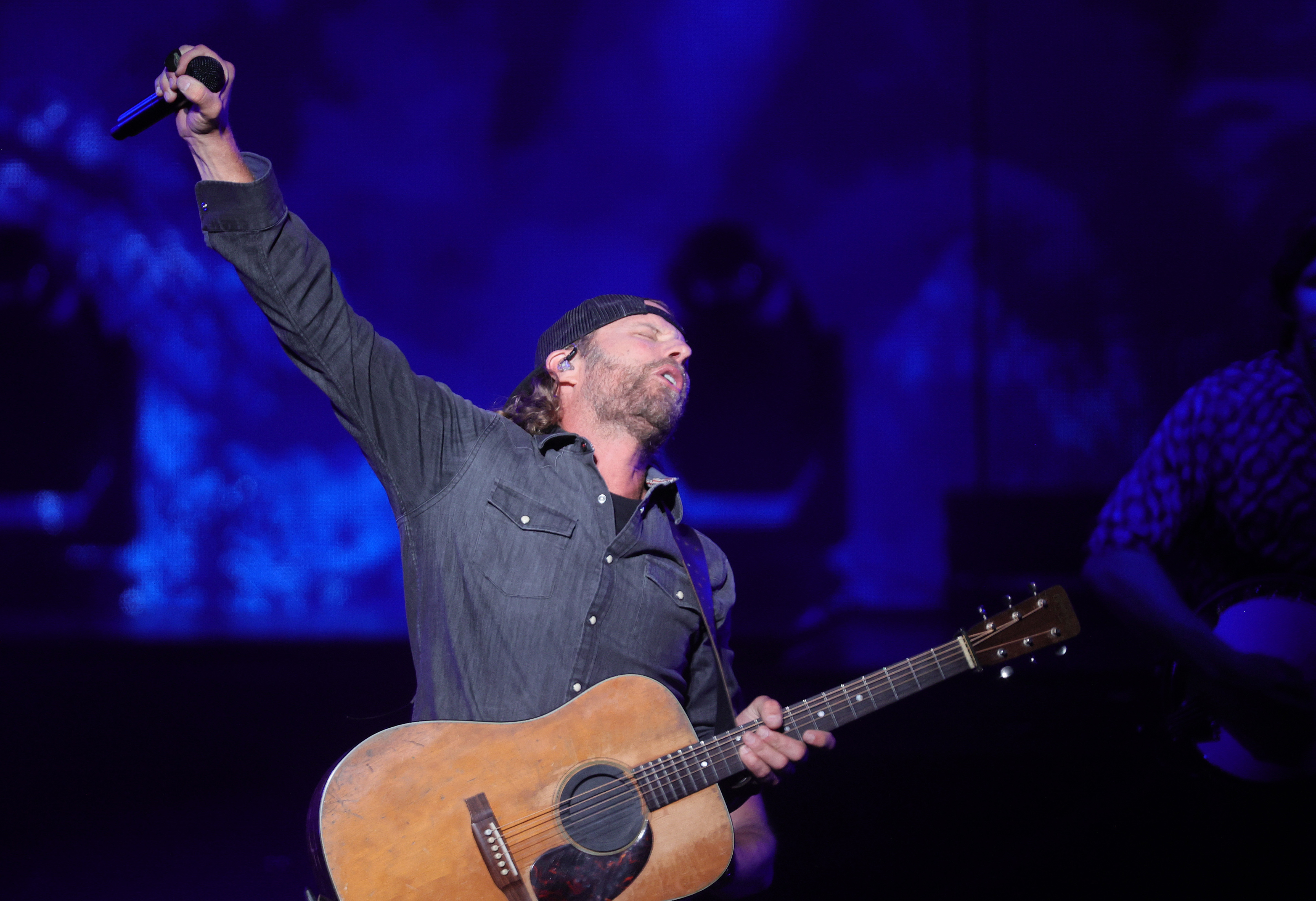 Country music singer Dierks Bentley stops at Blossom Music Center ...