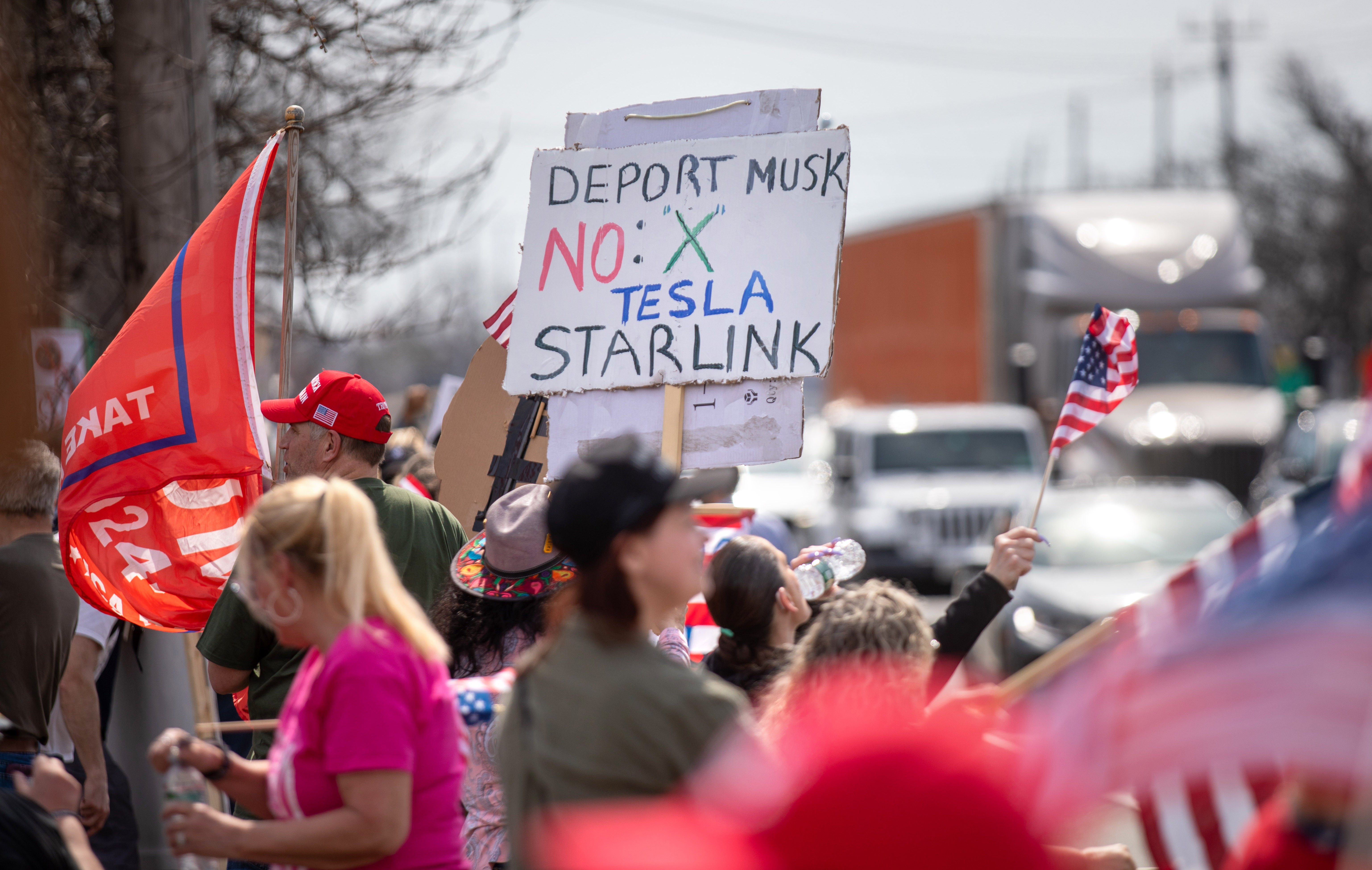 Hundreds show up at Tesla in Paramus - nj.com