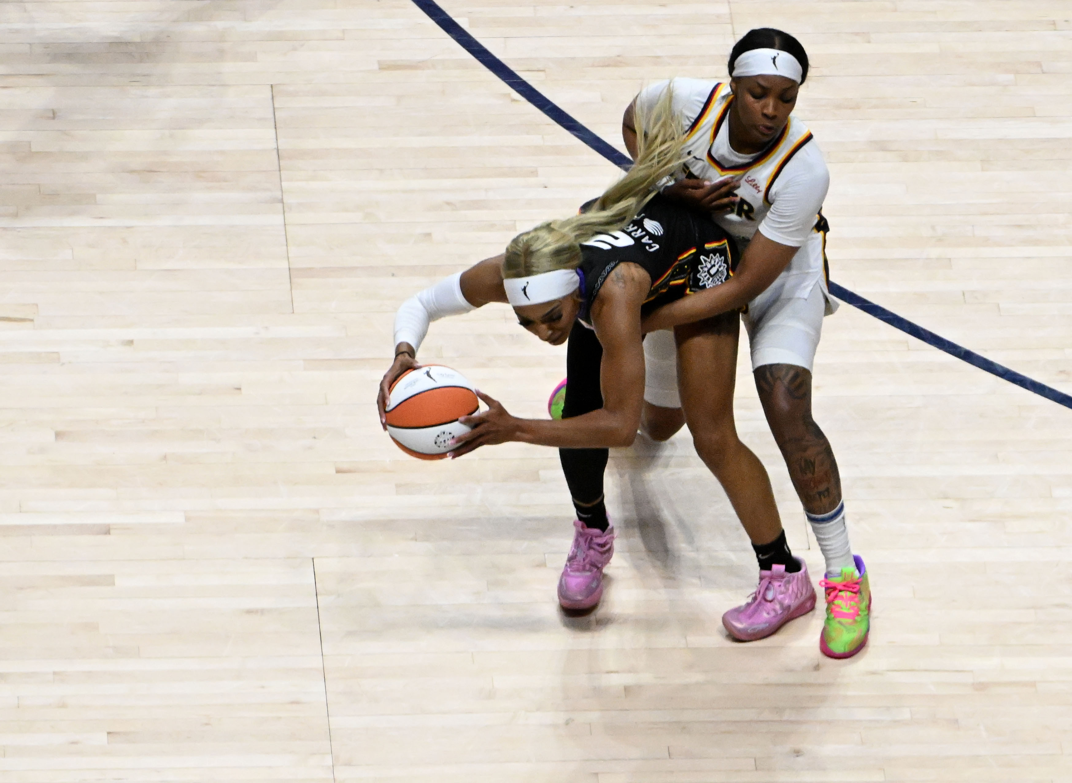 Caitlin Clark makes WNBA debut in loss to Connecticut Sun - masslive.com