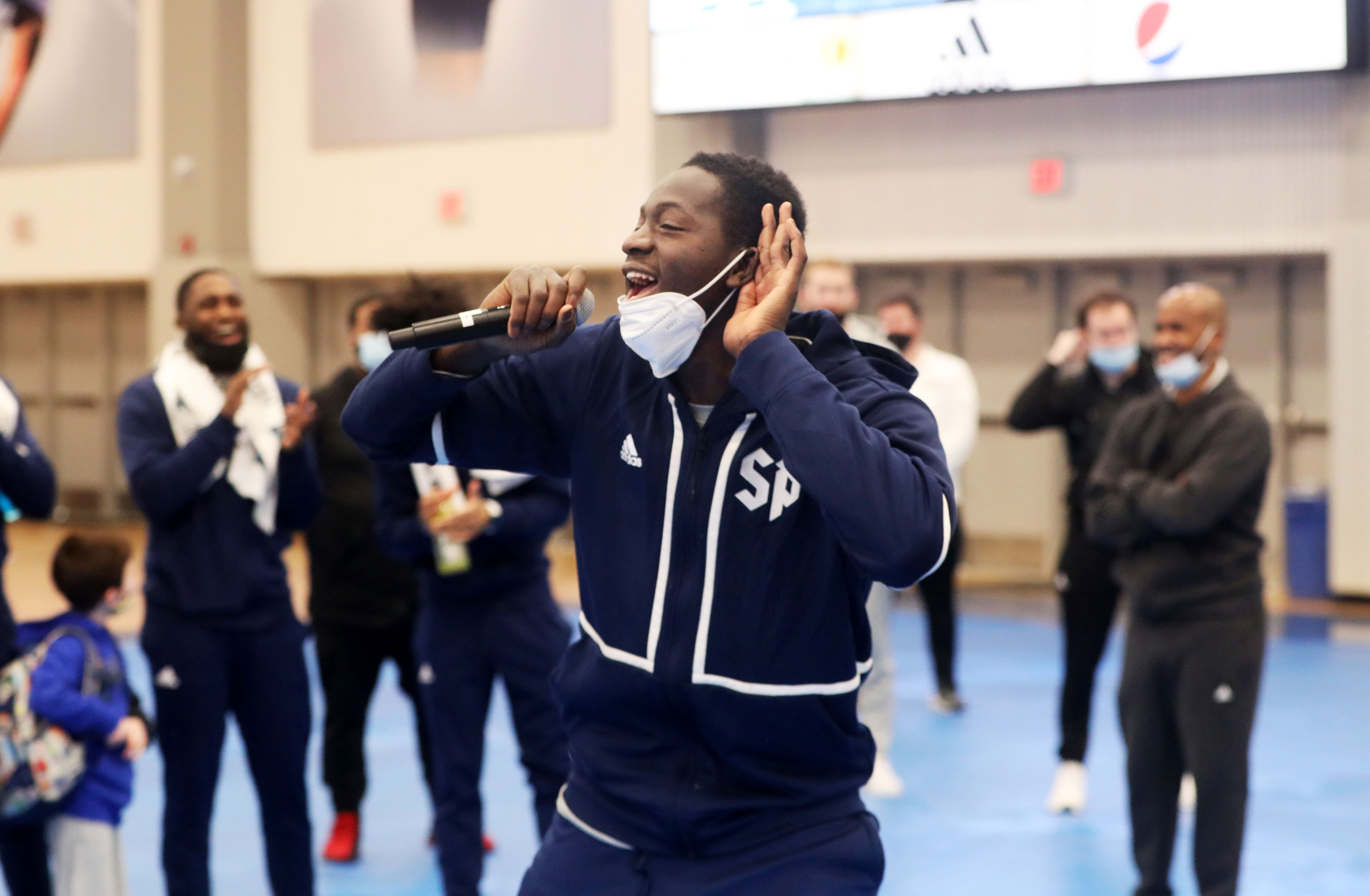 St. Peter’s University basketball returns home to a rally - nj.com
