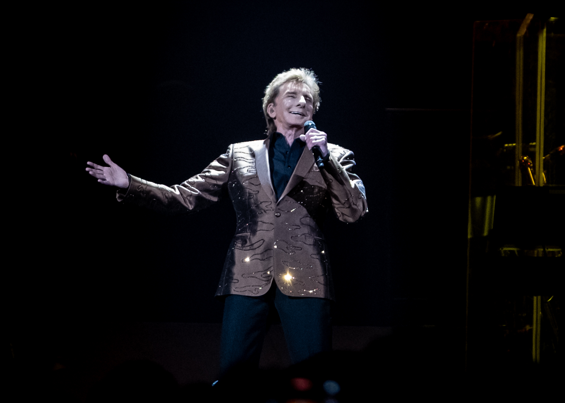 Concert Photos: Barry Manilow Brings Hits! 2023 Tour to Rocket Mortgage ...