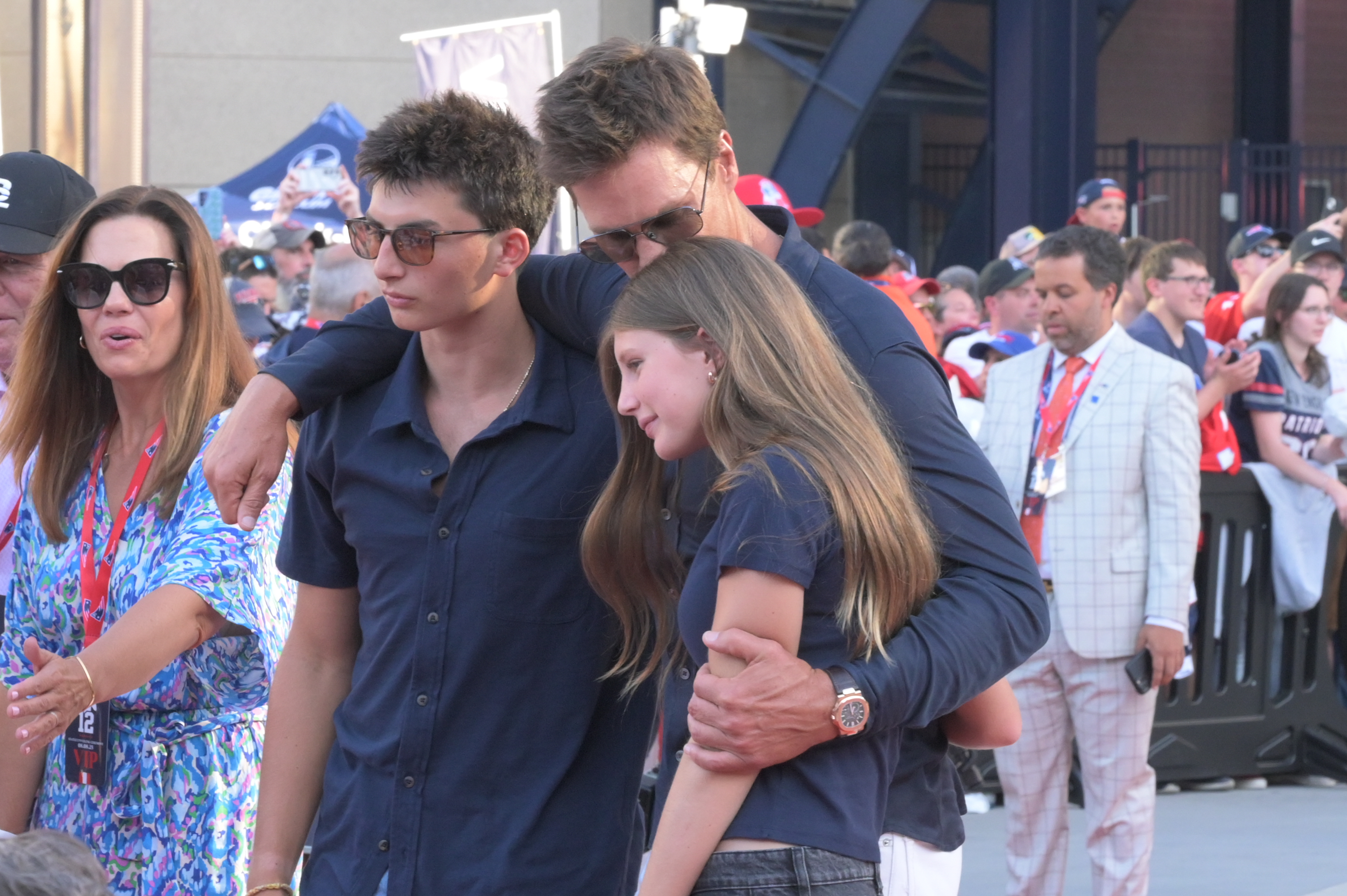 Tom Brady statue unveiled at Gillette Stadium - masslive.com