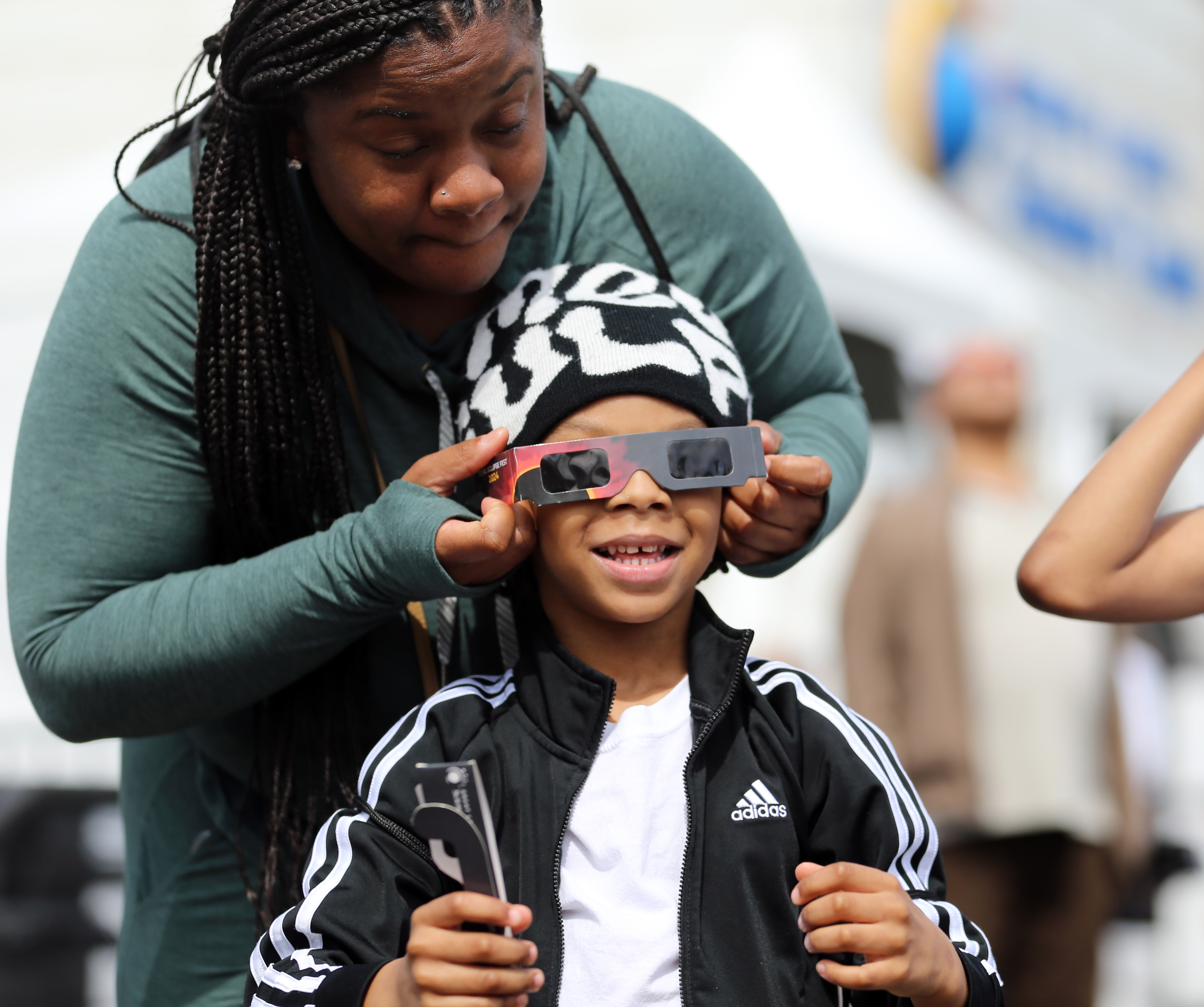 Cleveland total solar eclipse at Great Lakes Science Center, April 8 ...