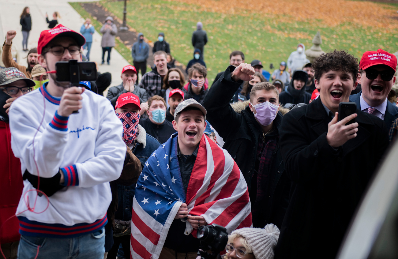 Far right activists rally at Michigan State Capitol Building on ...