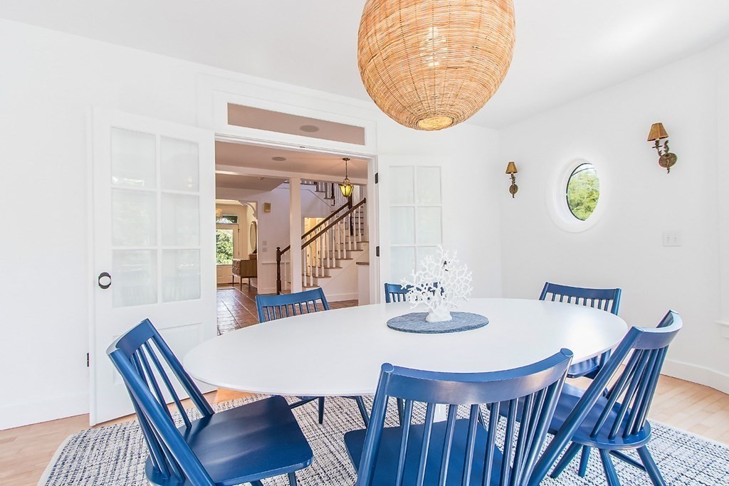 House of the Week: Mermaid Cottage on Cape Cod listed for $1.4 million ...