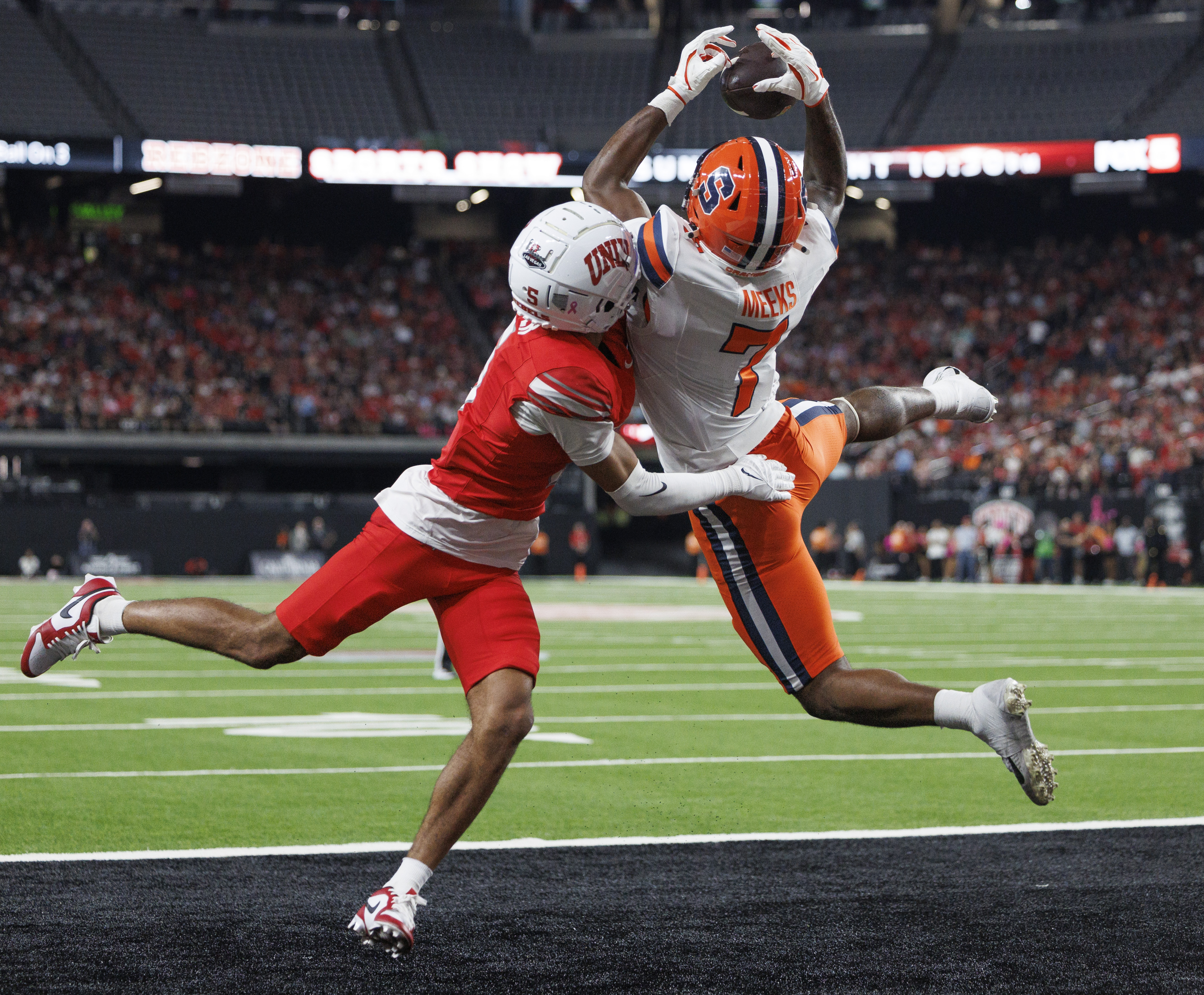 The Syracuse Orange takes on the UNLV Rebels at Allegiant Stadium ...