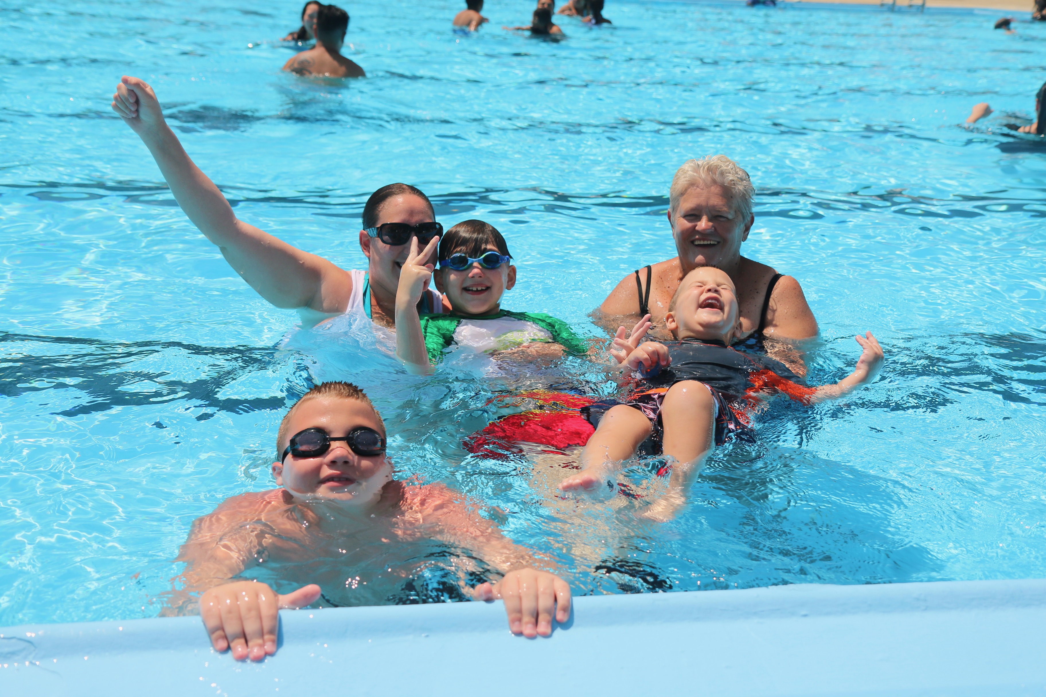 Swimmers get cool at Tottenville Pool - silive.com