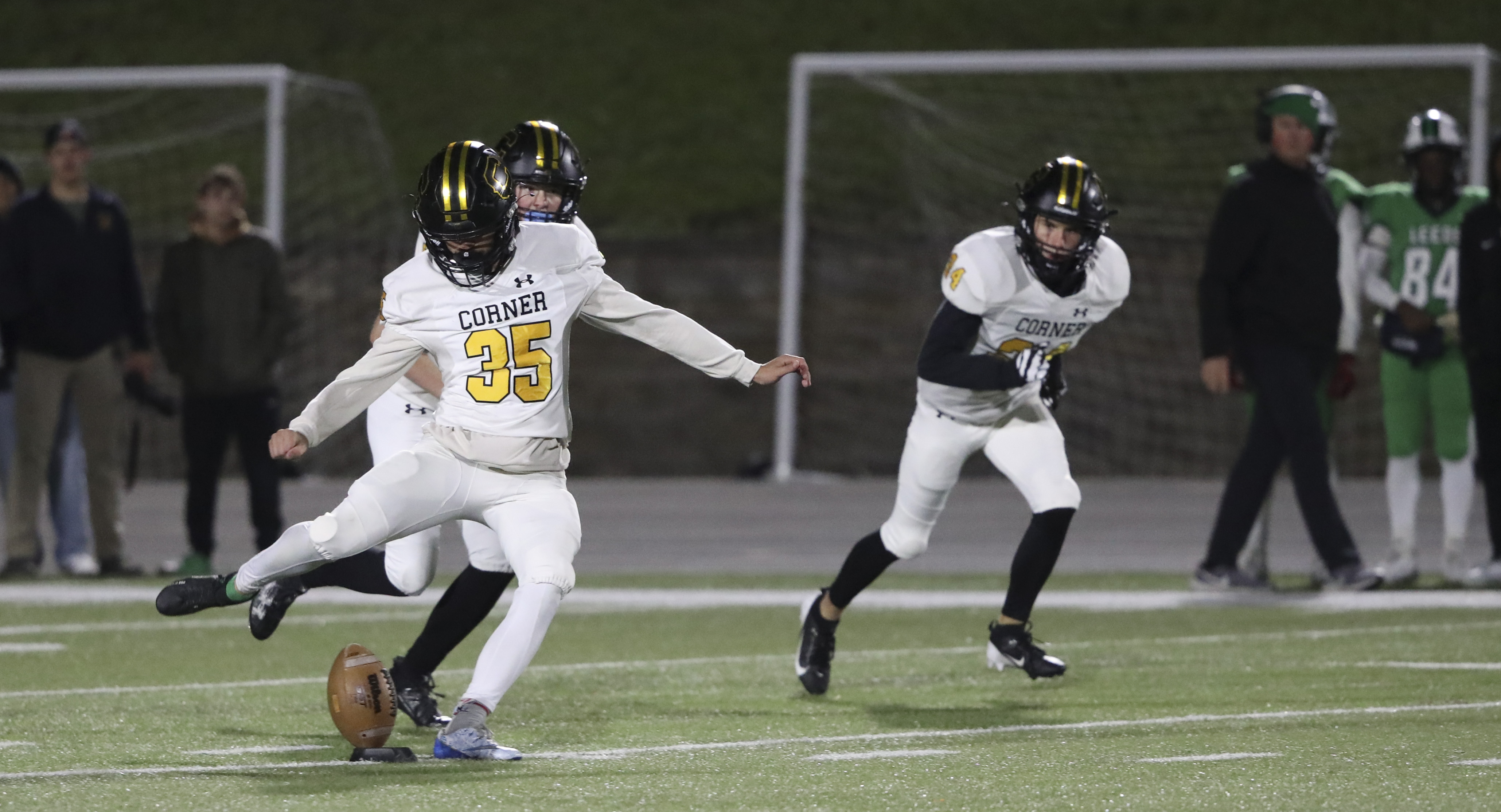 Corner at Leeds 5A Football Playoffs - al.com