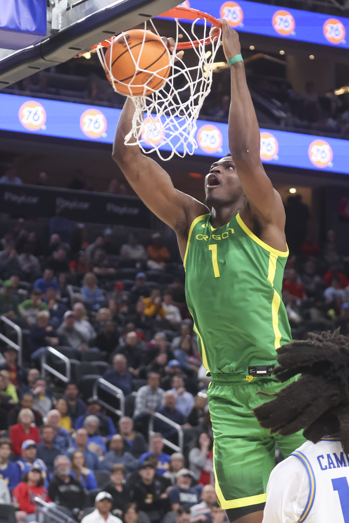 Oregon Ducks vs. UCLA at Pac-12 men's basketball tournament ...