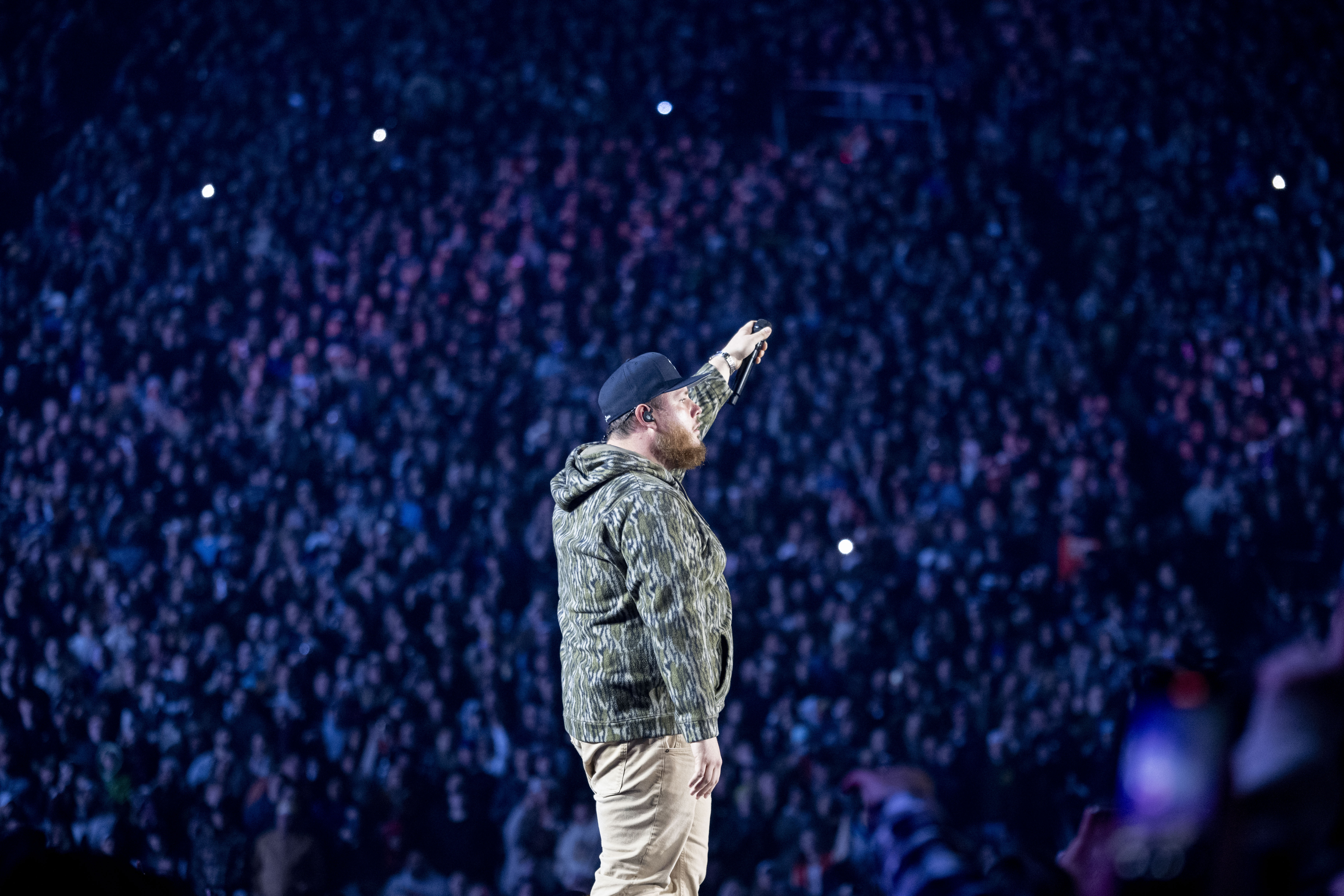 Luke Combs plays at Beaver Stadium - pennlive.com