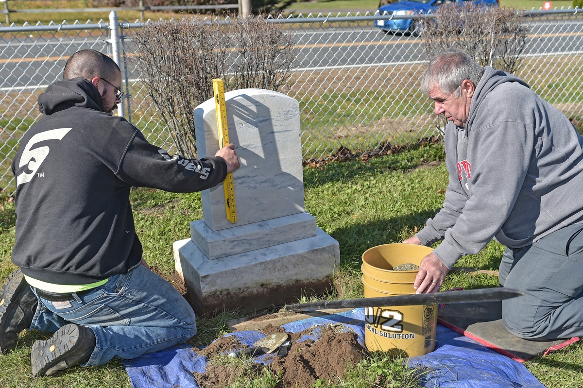 Southwick resident Gene Theroux’s dedication to veterans - masslive.com