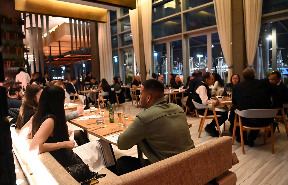 Off the Menu: Overstaying guests can be tricky for restaurants