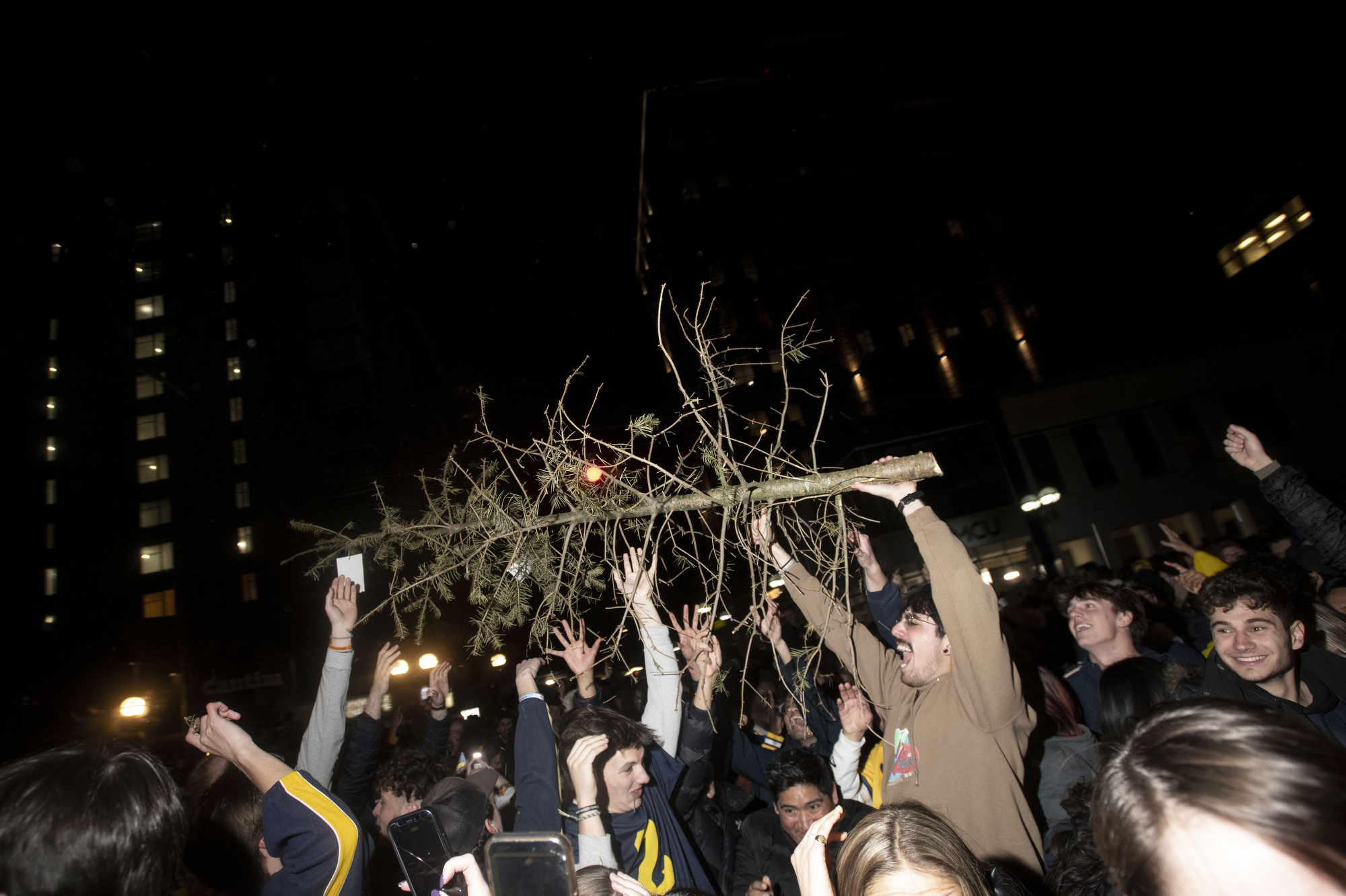 Fans celebrate in Ann Arbor after Michigan football wins national ...