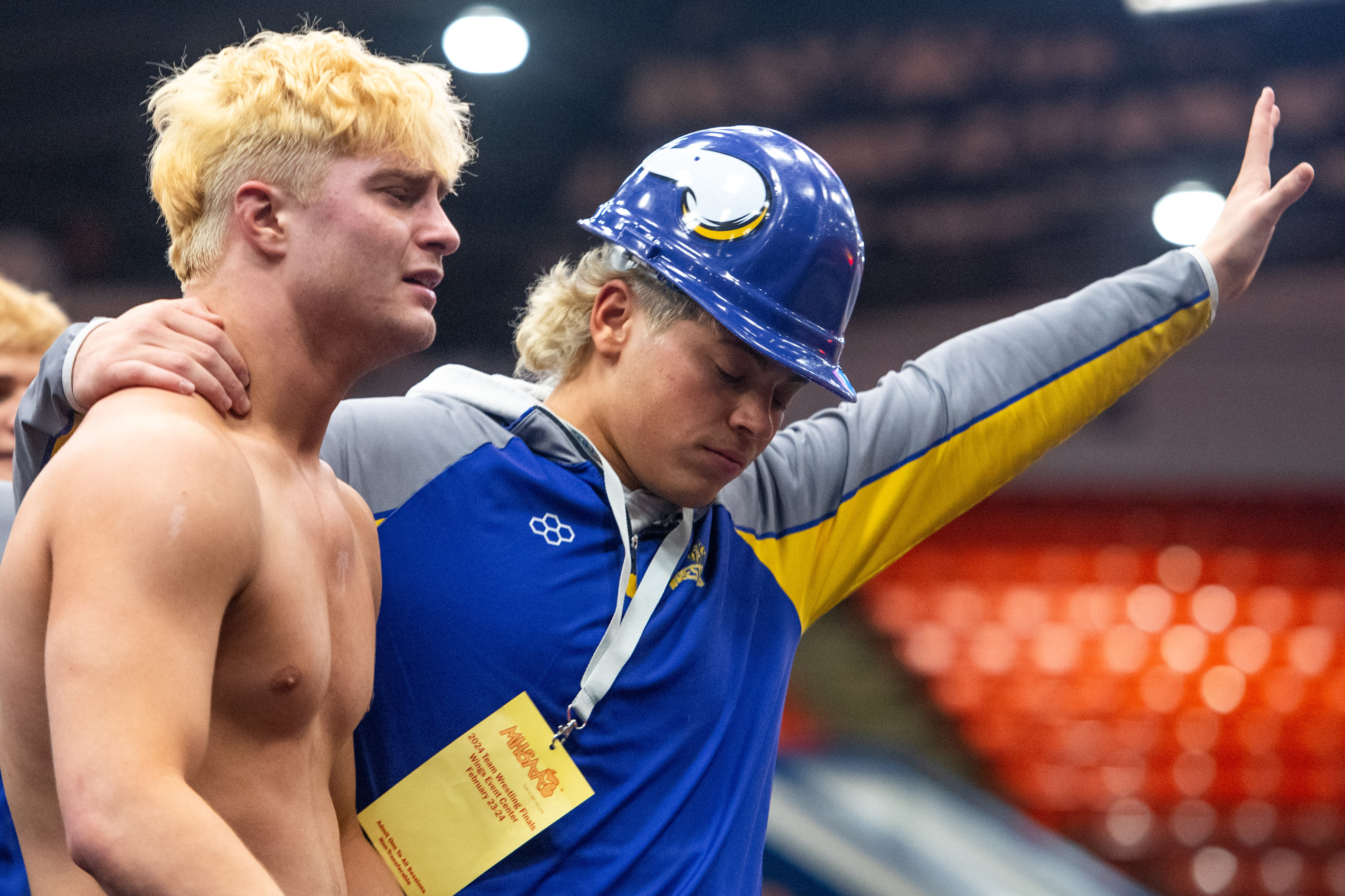 Wrestlers battle in MHSAA team quarterfinals - mlive.com