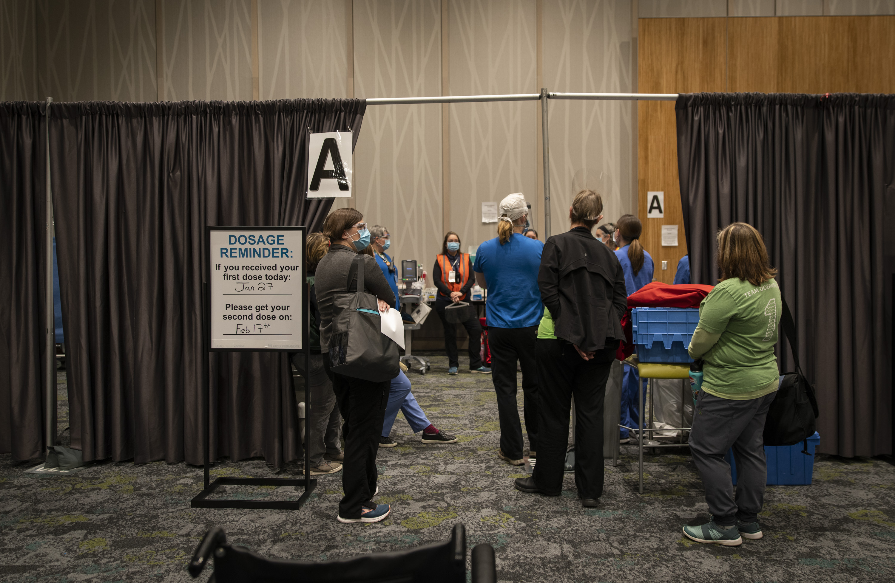 COVID-19 vaccinations begin for educators in Oregon - oregonlive.com