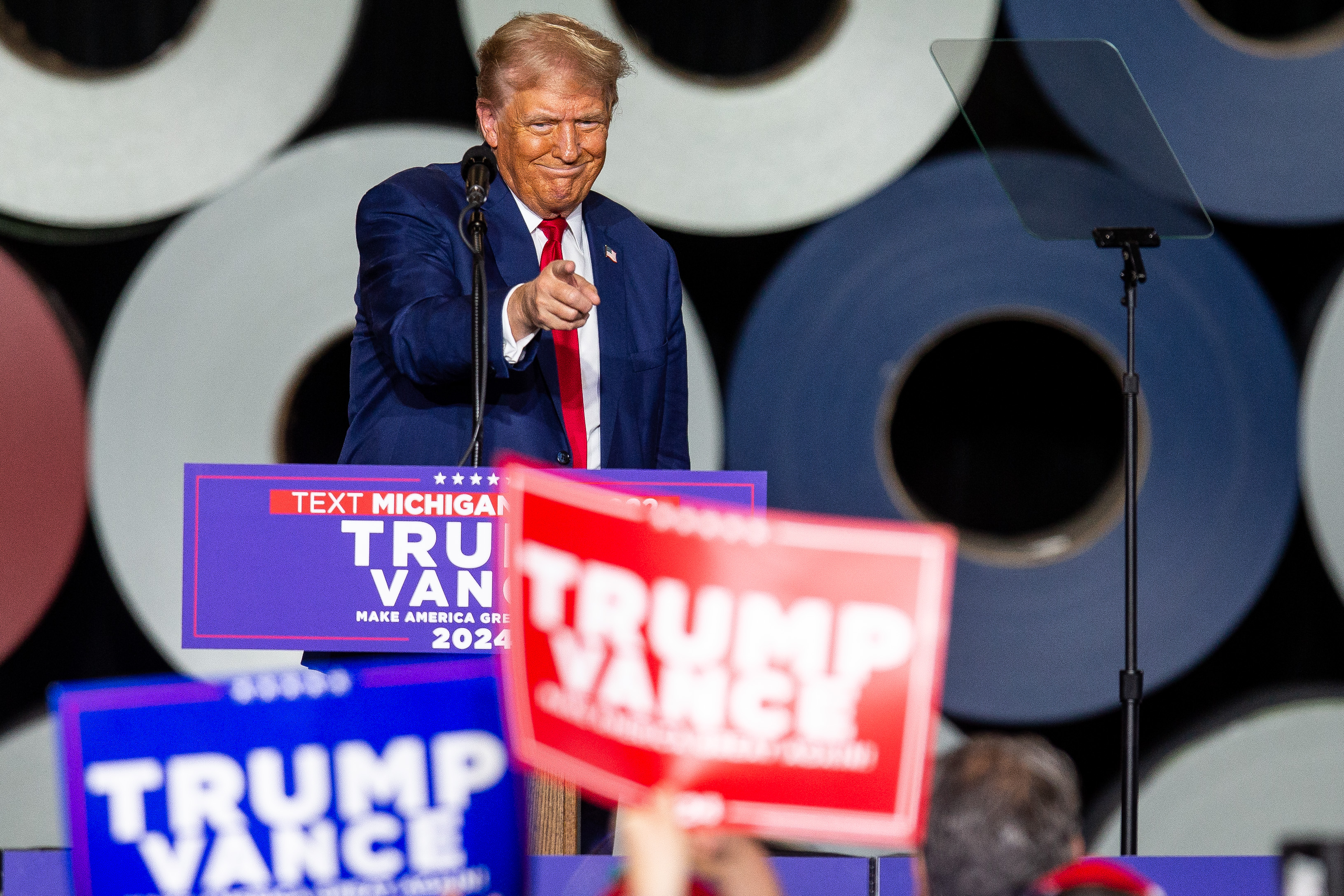 Trump delivers remarks at campaign rally in Walker - mlive.com