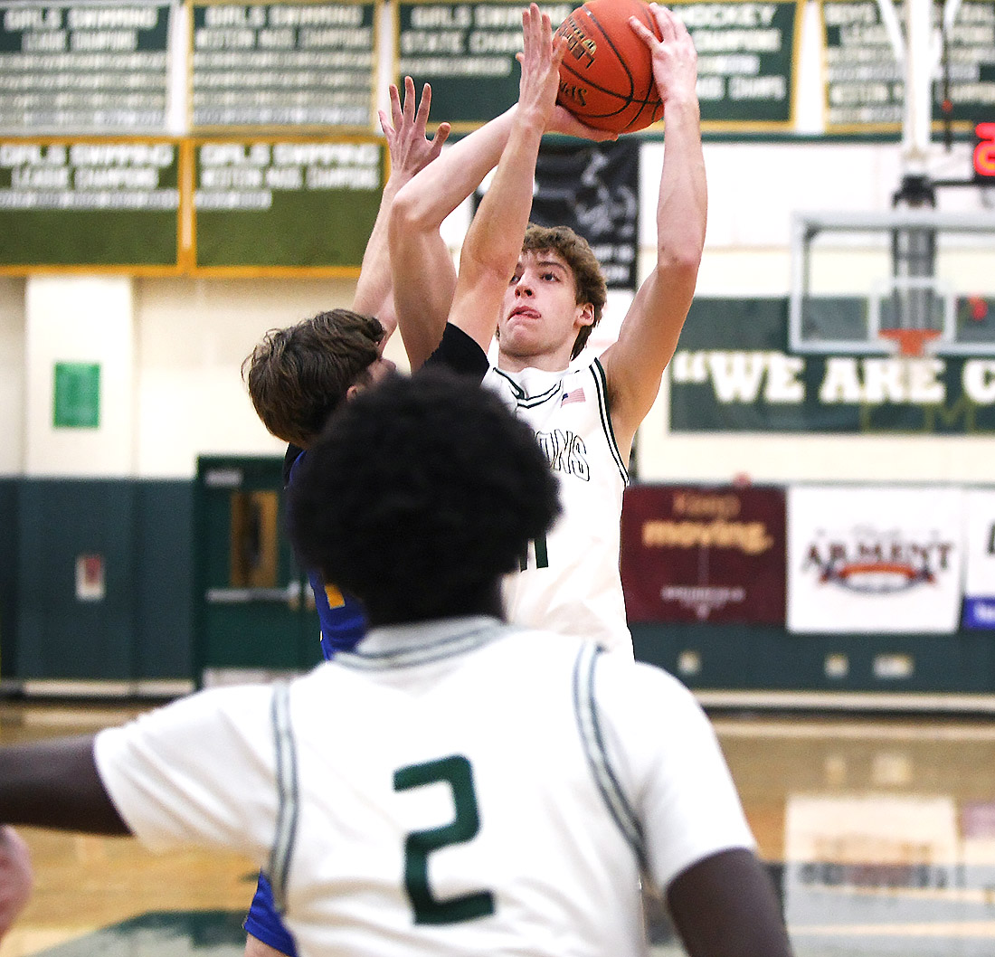 Chicopee Comp vs Minnechaug boys Basketball 1/14/25 - masslive.com