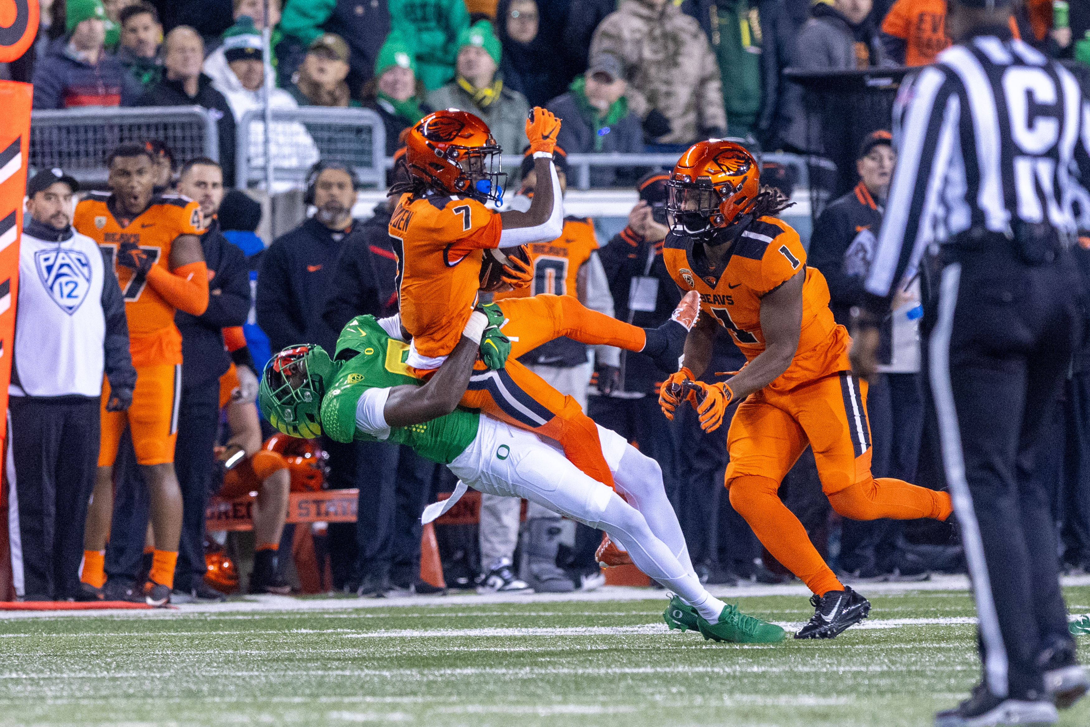 No. 6 Oregon Ducks vs. No. 16 Oregon State Beavers: Nov. 24, 2023 ...