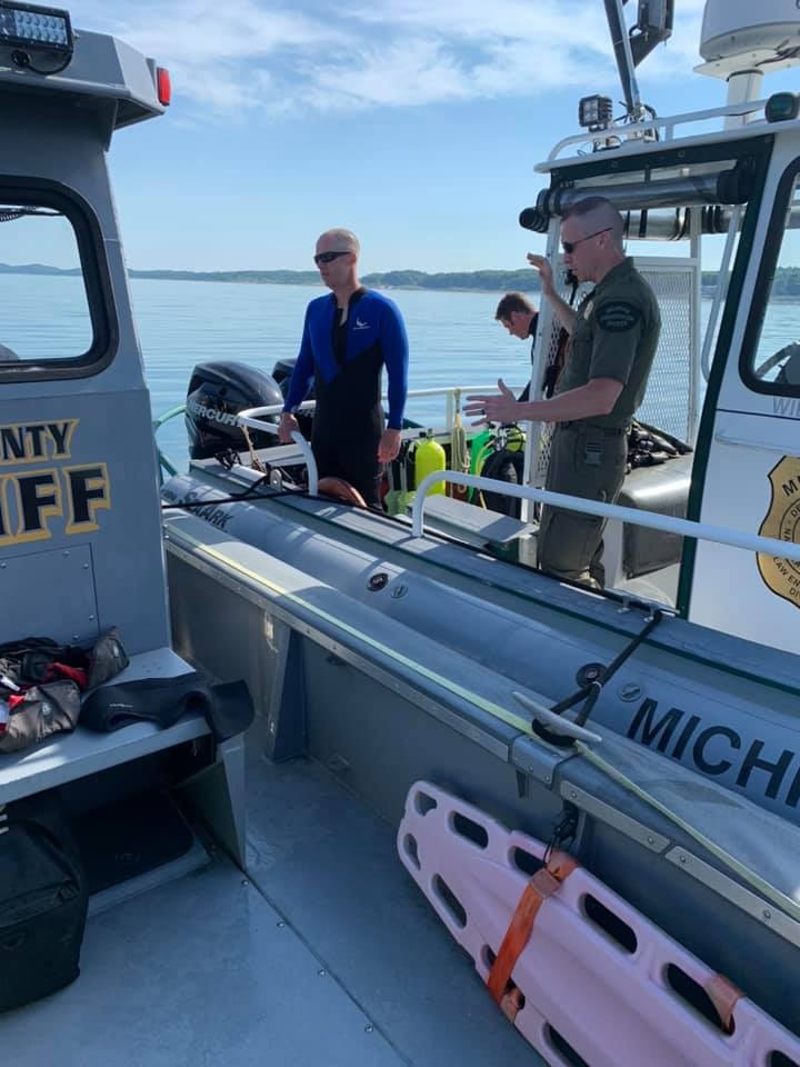 Sheriff divers train on Lake Michigan shipwreck - mlive.com