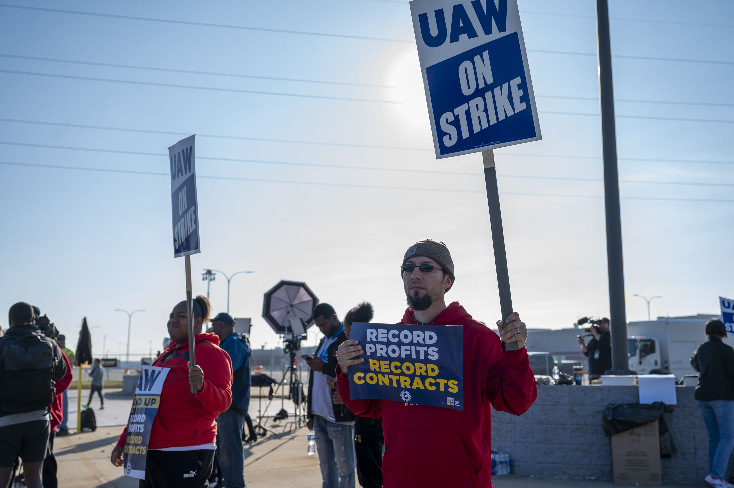 UAW workers begin strike outside Ford Michigan Assembly Plant in Wayne ...