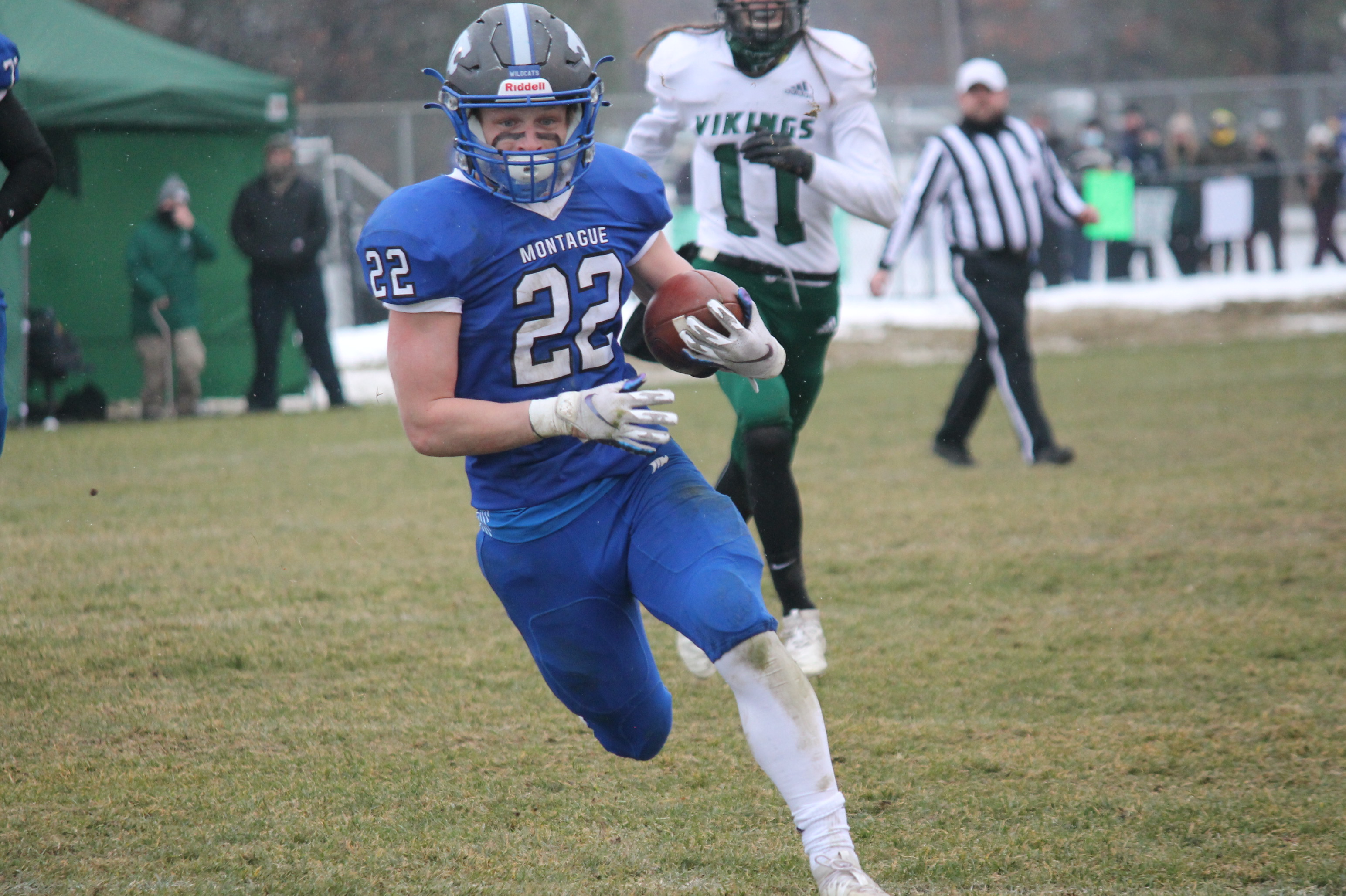 No. 1 Montague faces Grayling in Division 6 football semifinal - mlive.com