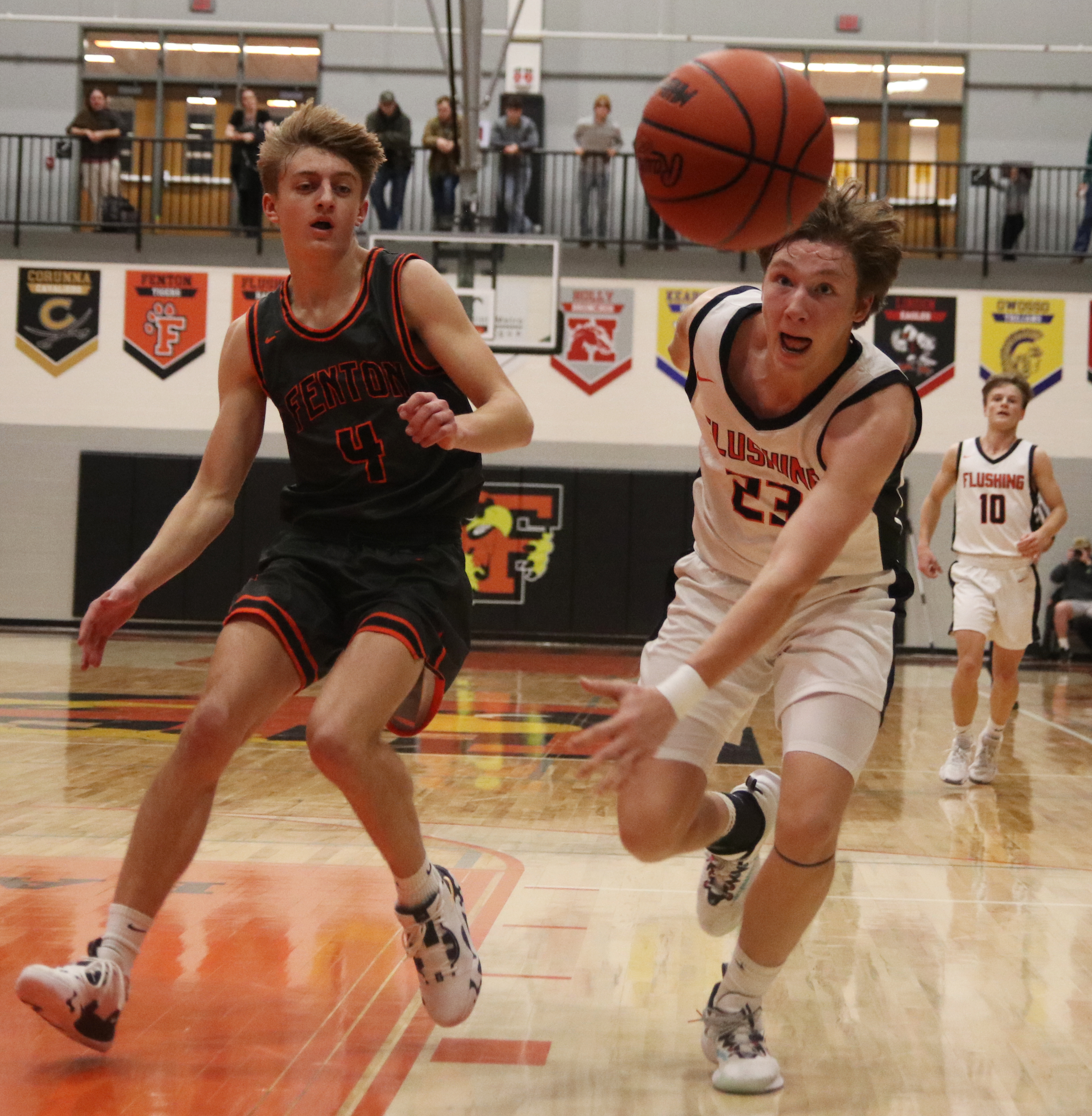 Fenton wins against Flushing in boys varsity basketball - mlive.com