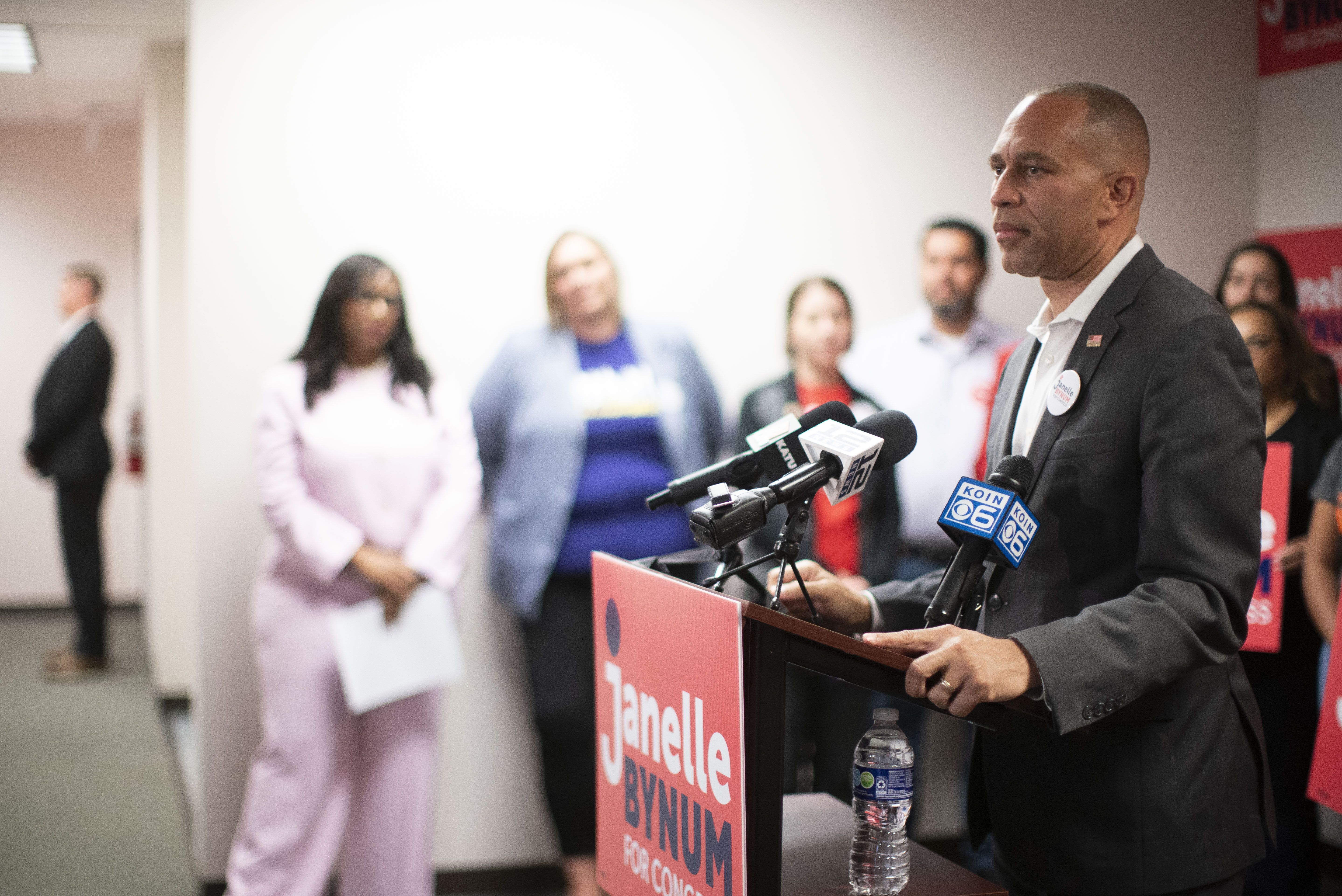 Rep Janelle Bynum and House Minority Leader Hakeem Jeffries ...