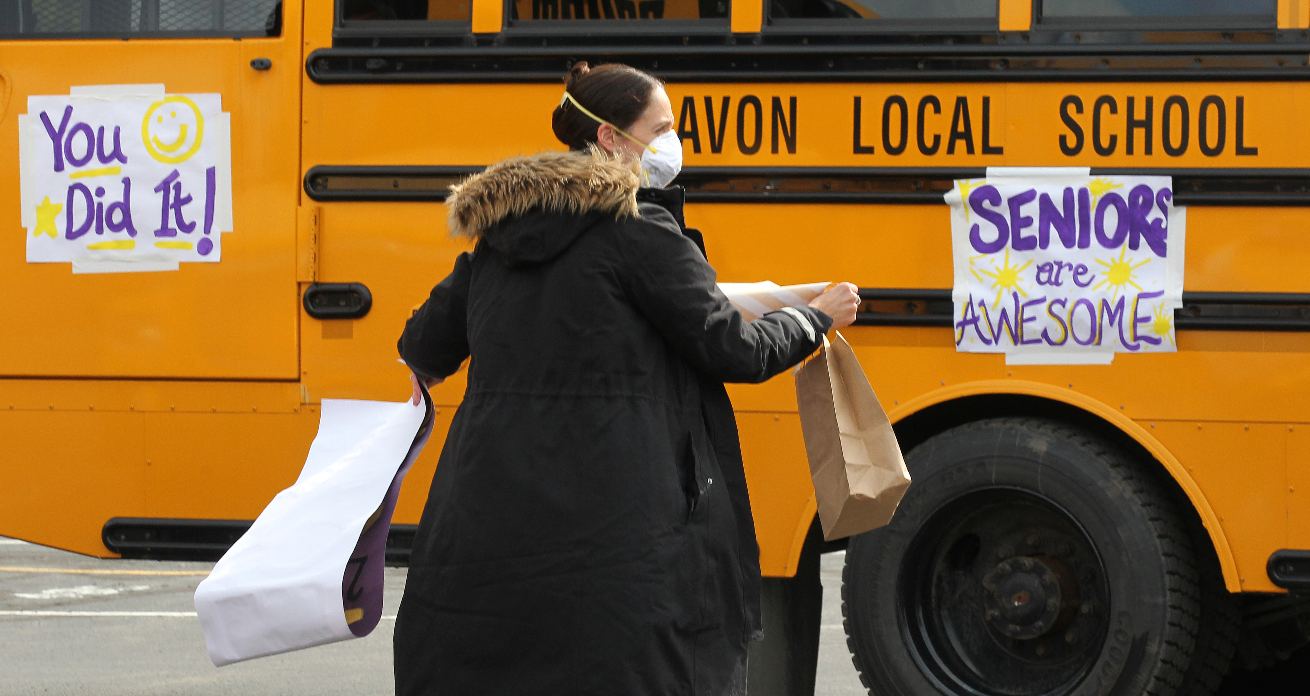 Avon High School uses school buses to deliver senior graduation signs ...