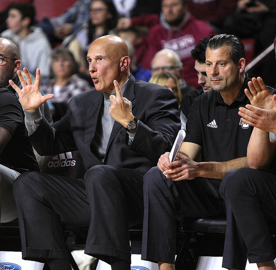 UMass Men's Basketball vs UMass Lowell 12/8/22 - masslive.com