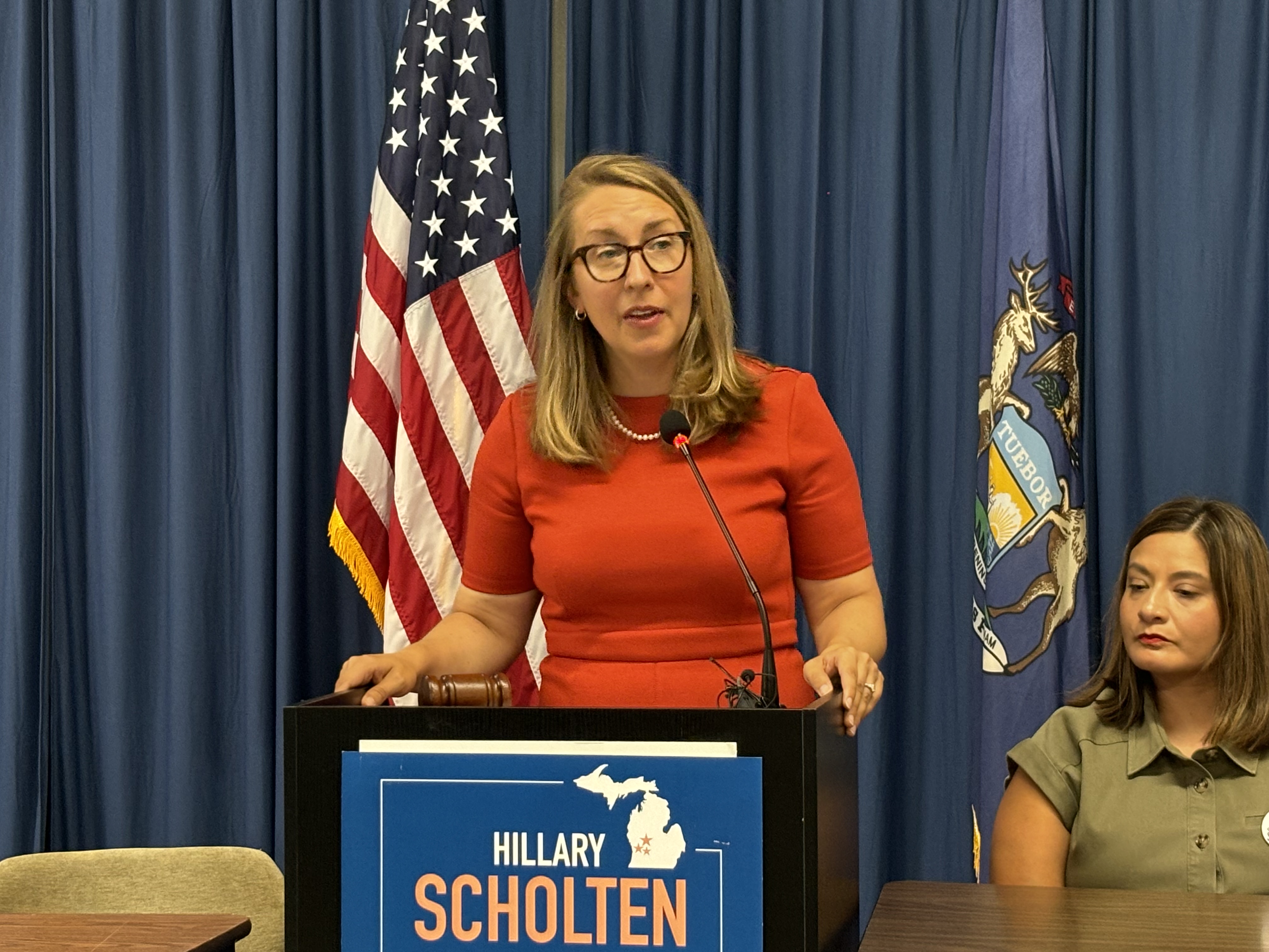 Representative Hillary Scholten hosts Gabby Giffords in Grand Rapids ...