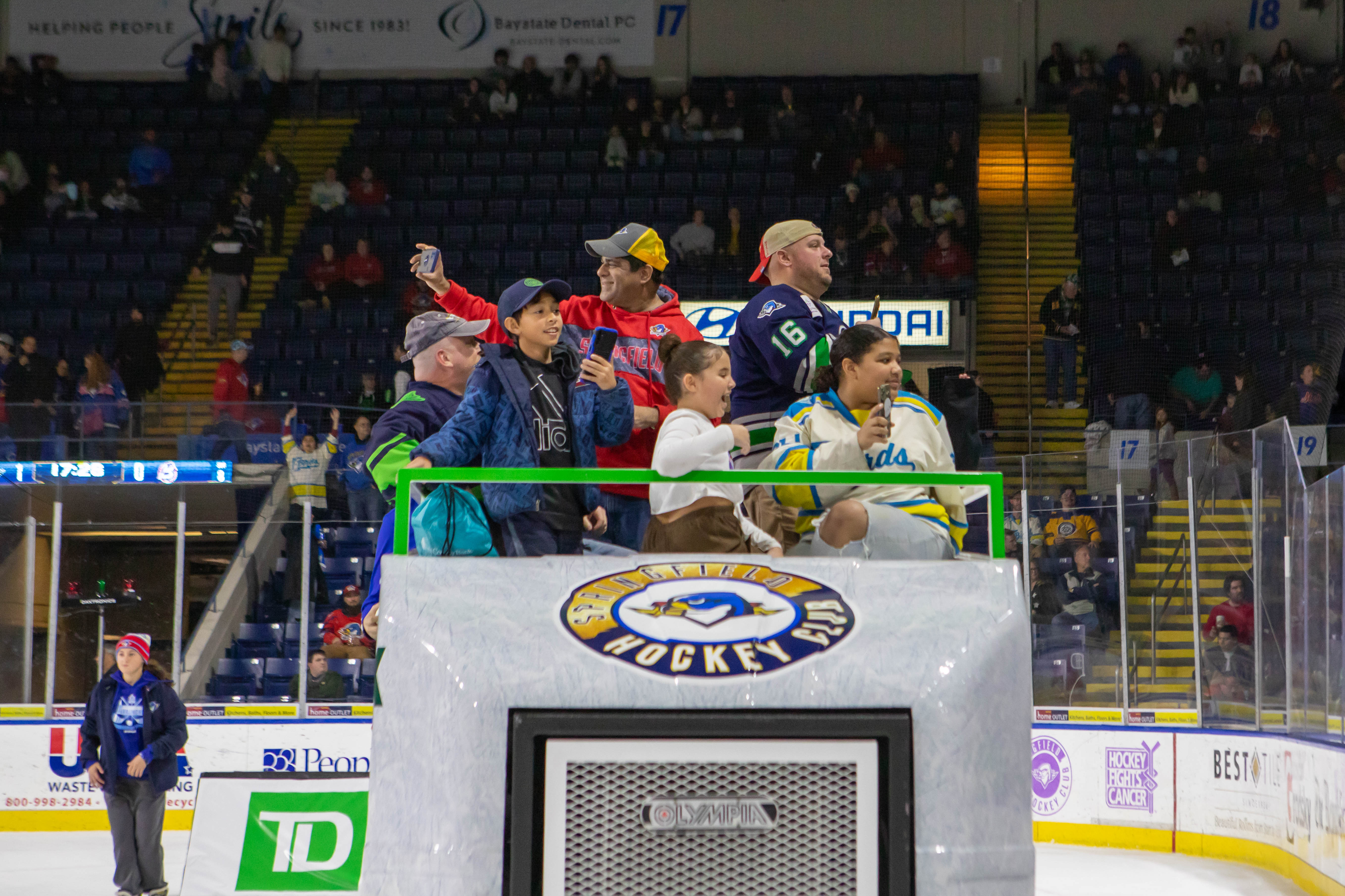 Springfield Thunderbirds VS Bridgeport Islanders 11/22/23 - masslive.com