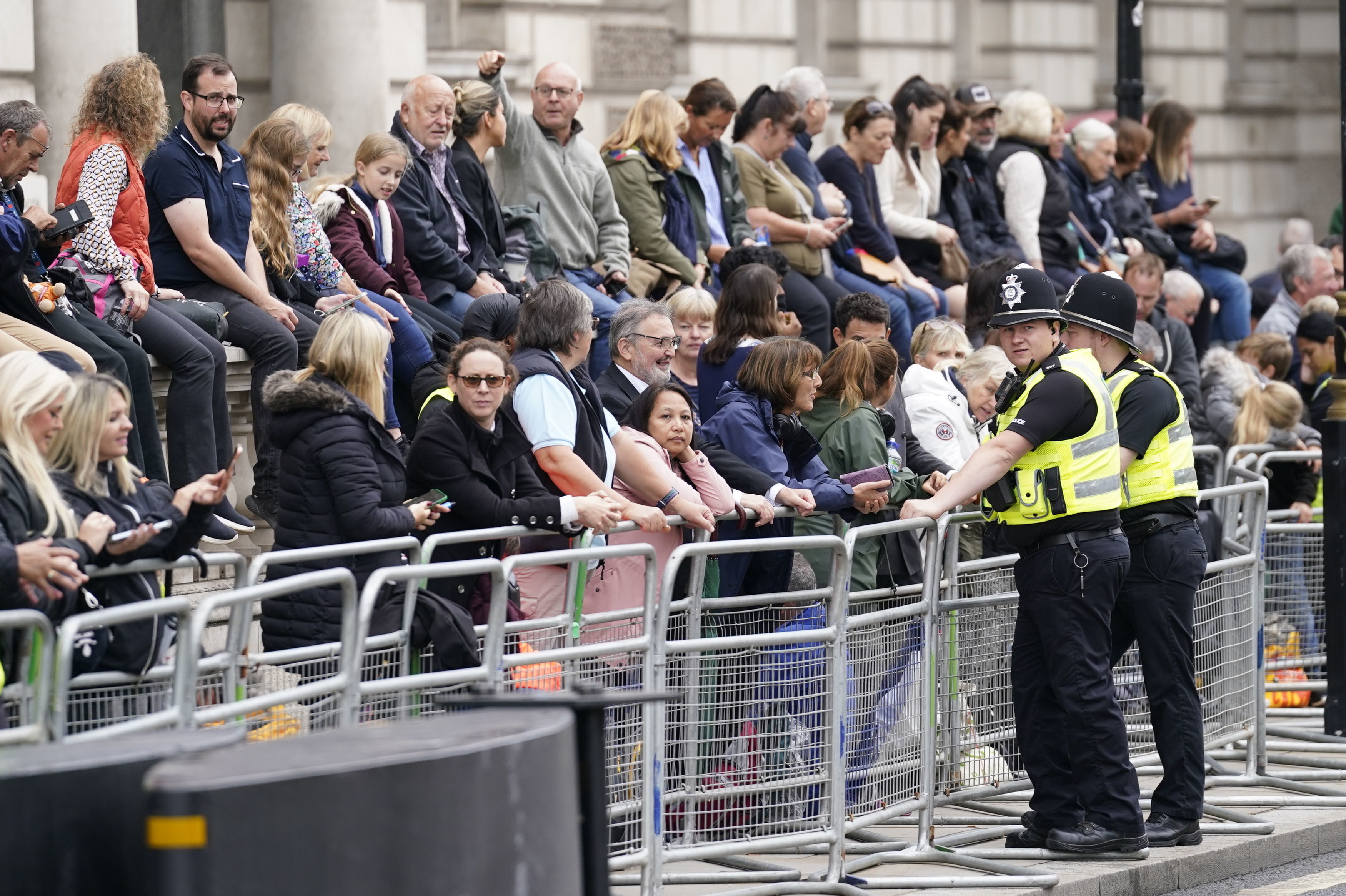 Queen Elizabeth's coffin lies in state - pennlive.com