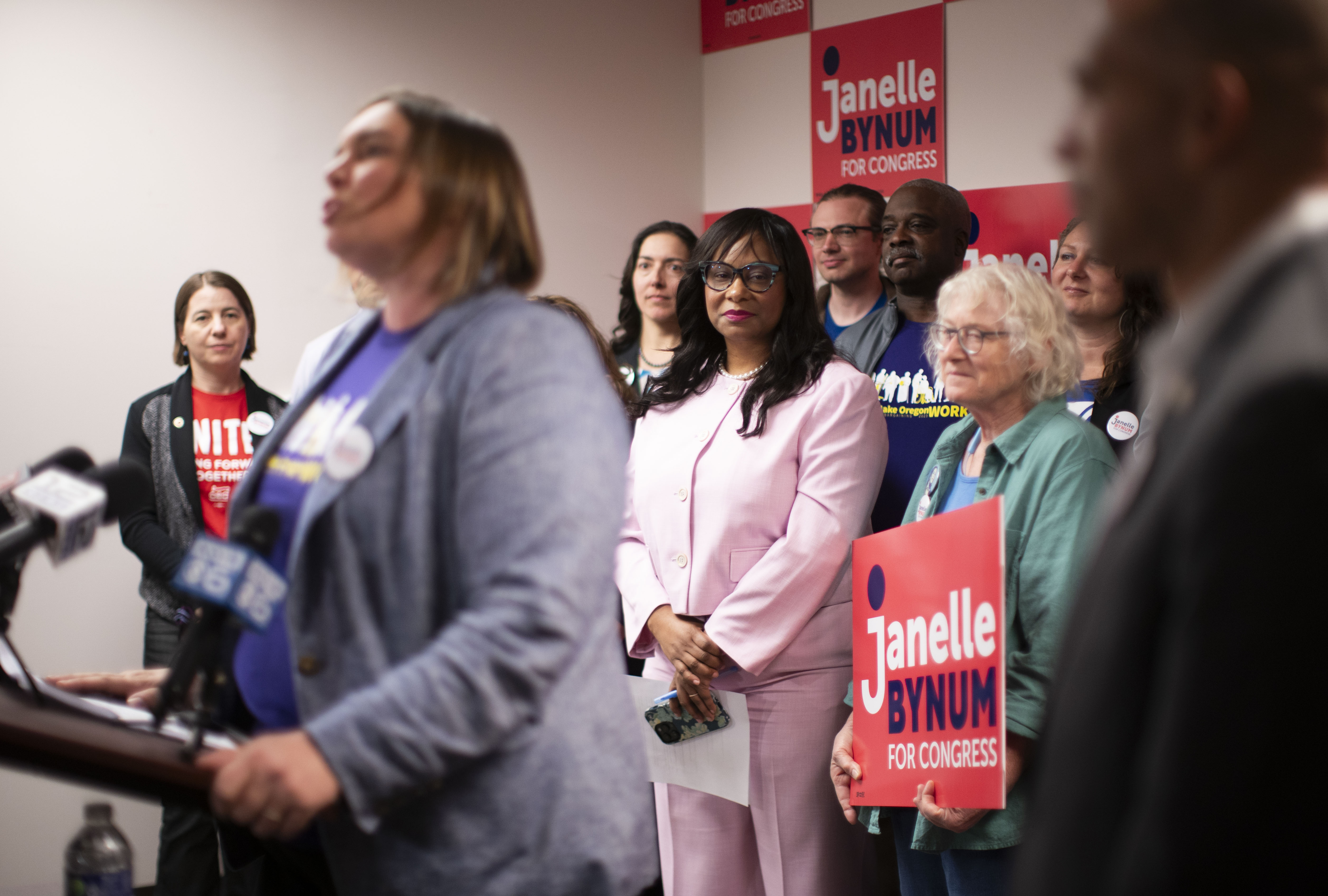 Rep Janelle Bynum and House Minority Leader Hakeem Jeffries ...