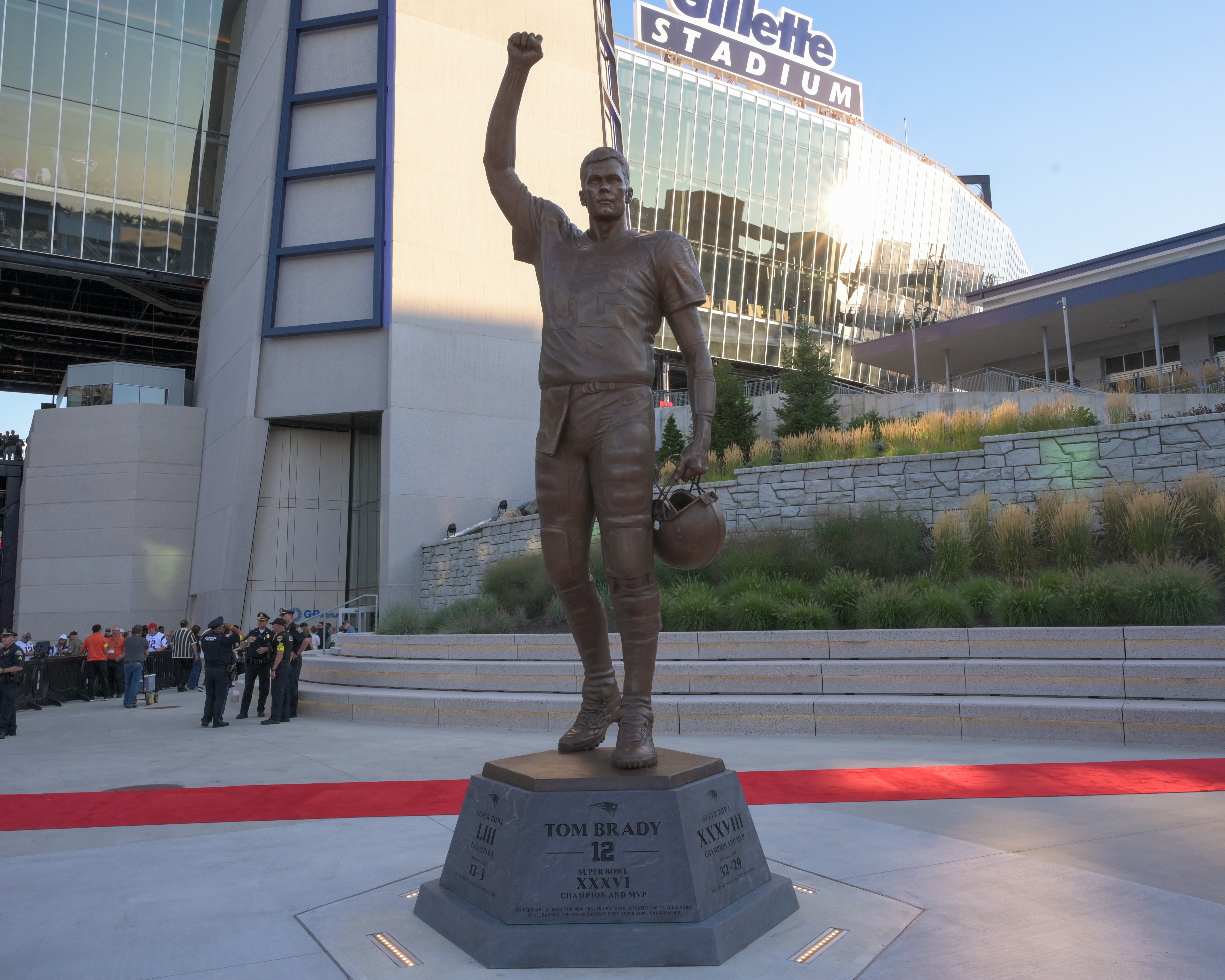 Tom Brady statue unveiled at Gillette Stadium - masslive.com