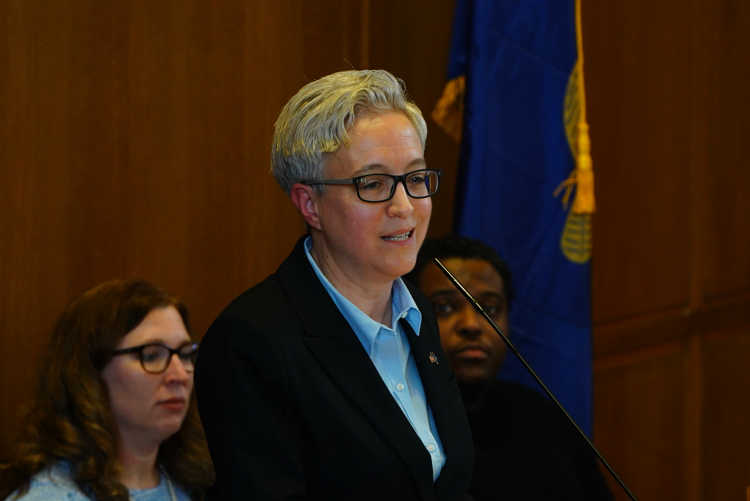 Oregon lawmakers gather to be sworn in at state Capitol - oregonlive.com