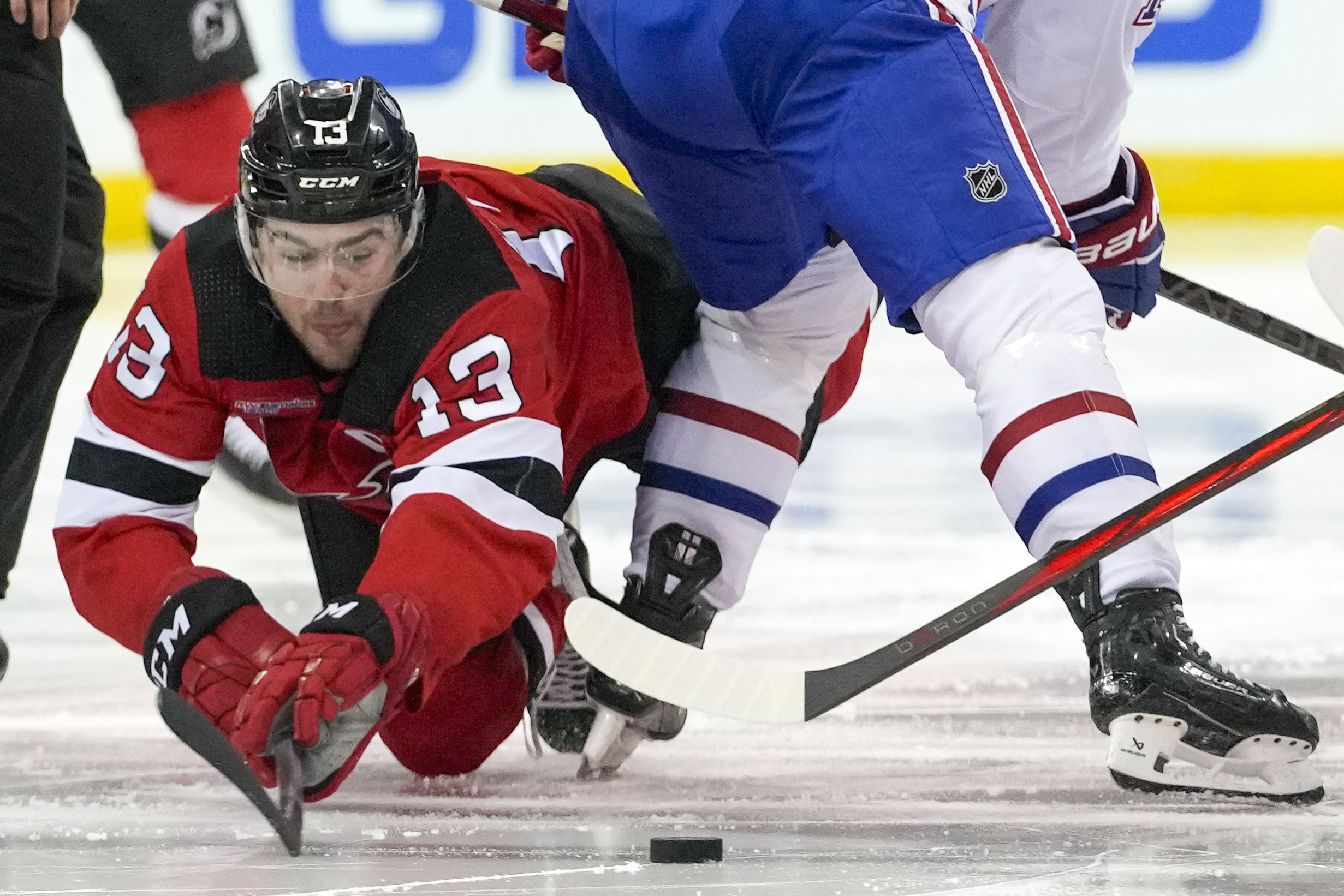 Devils finally score on power play, pick up huge win vs. Canadiens