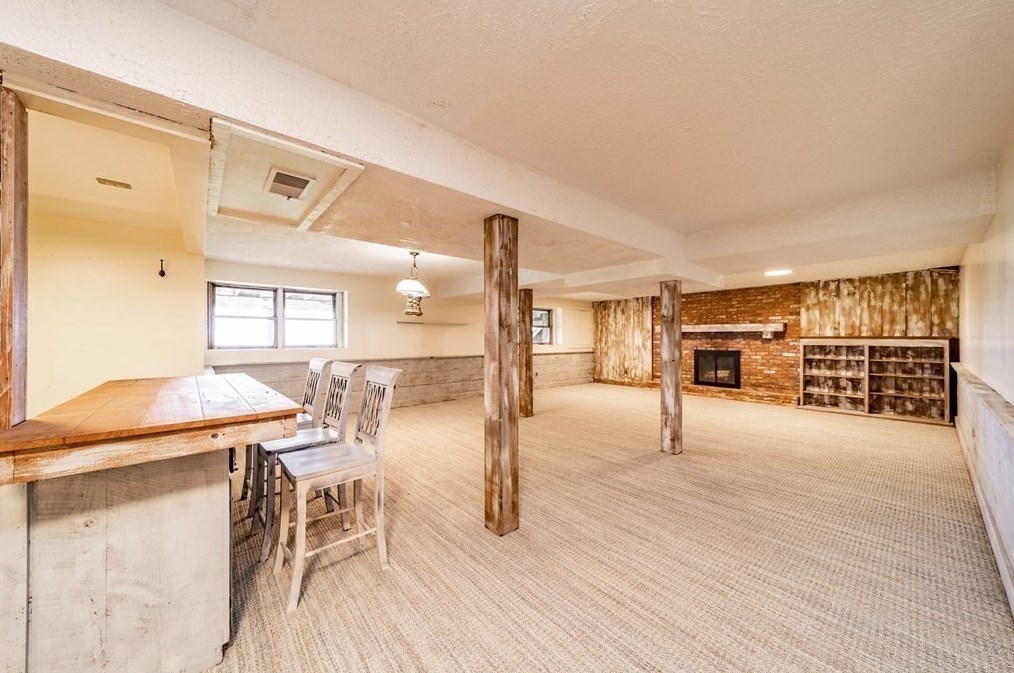 House of the Week: Wilbraham Mountain home offers sweeping views of ...