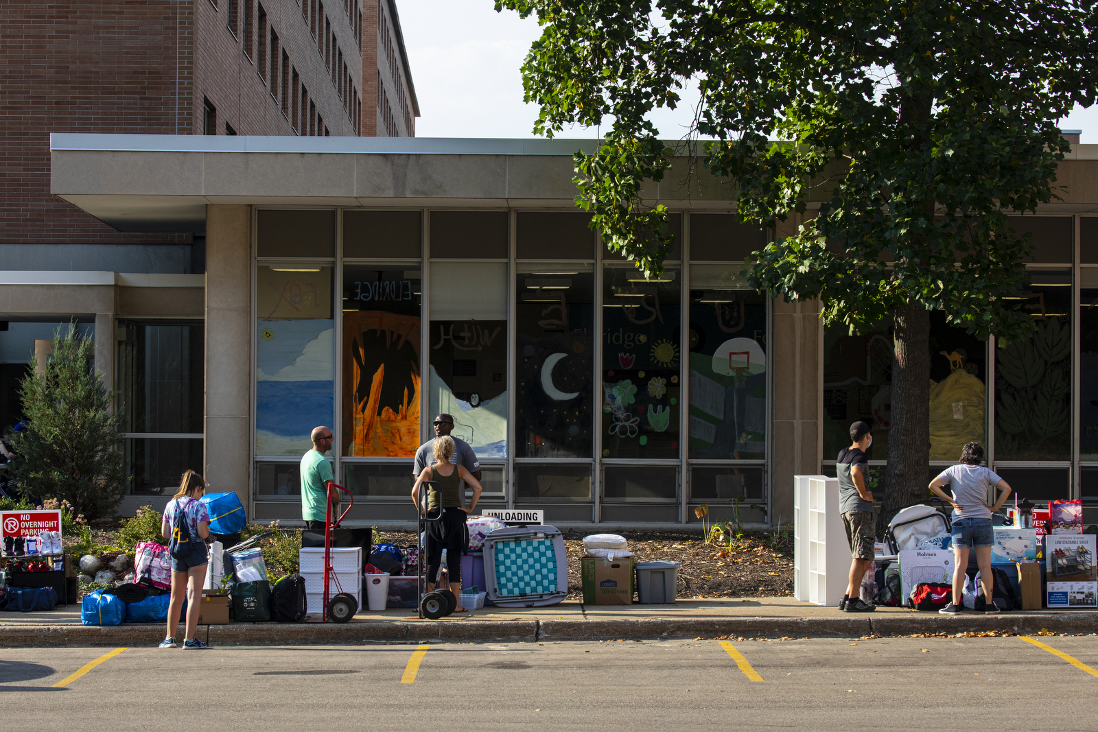 Western Michigan University freshman move-in to dorms amid coronavirus ...
