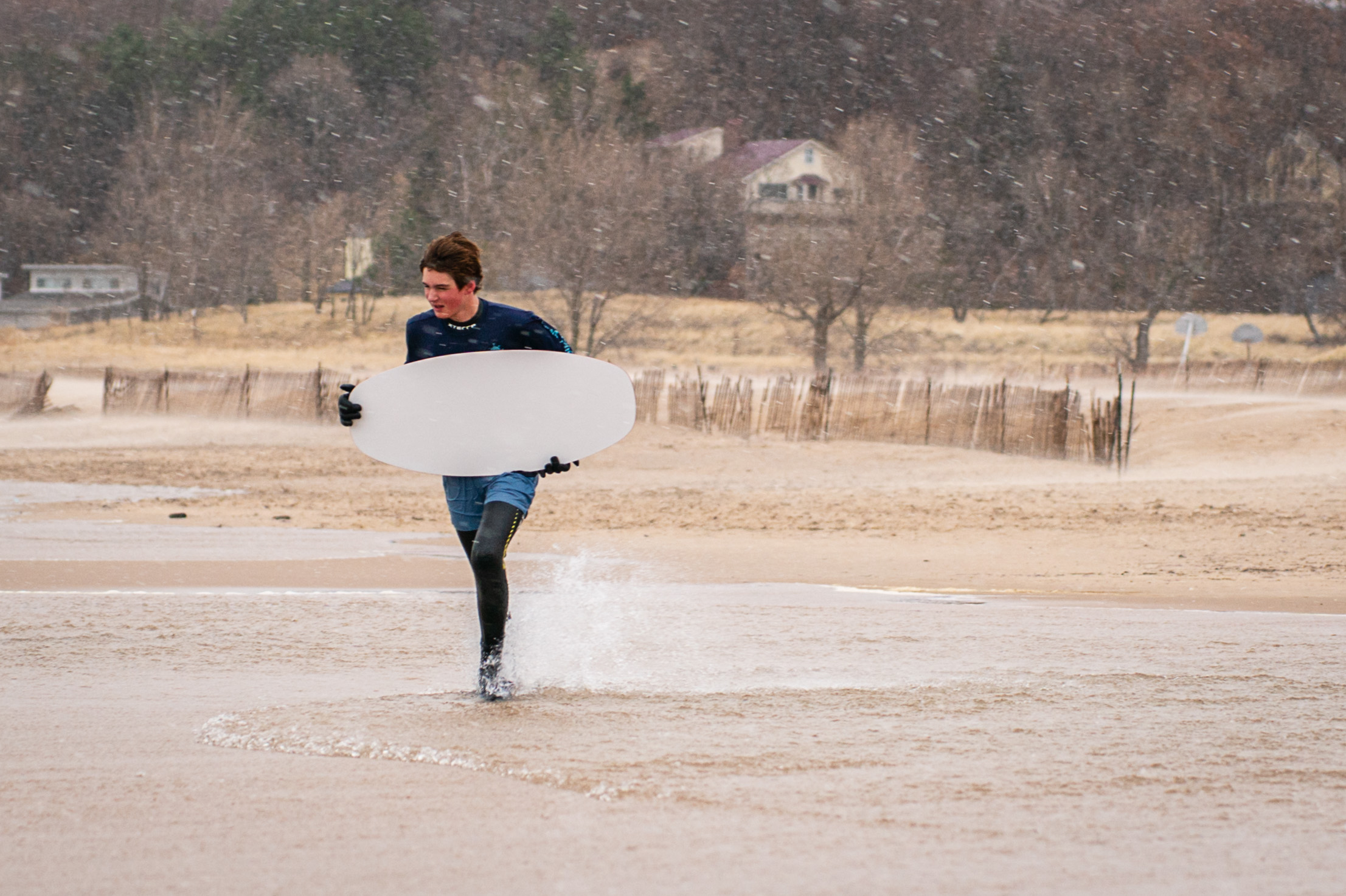 High winds, waves pull people to Holland's lakeshore despite weather ...