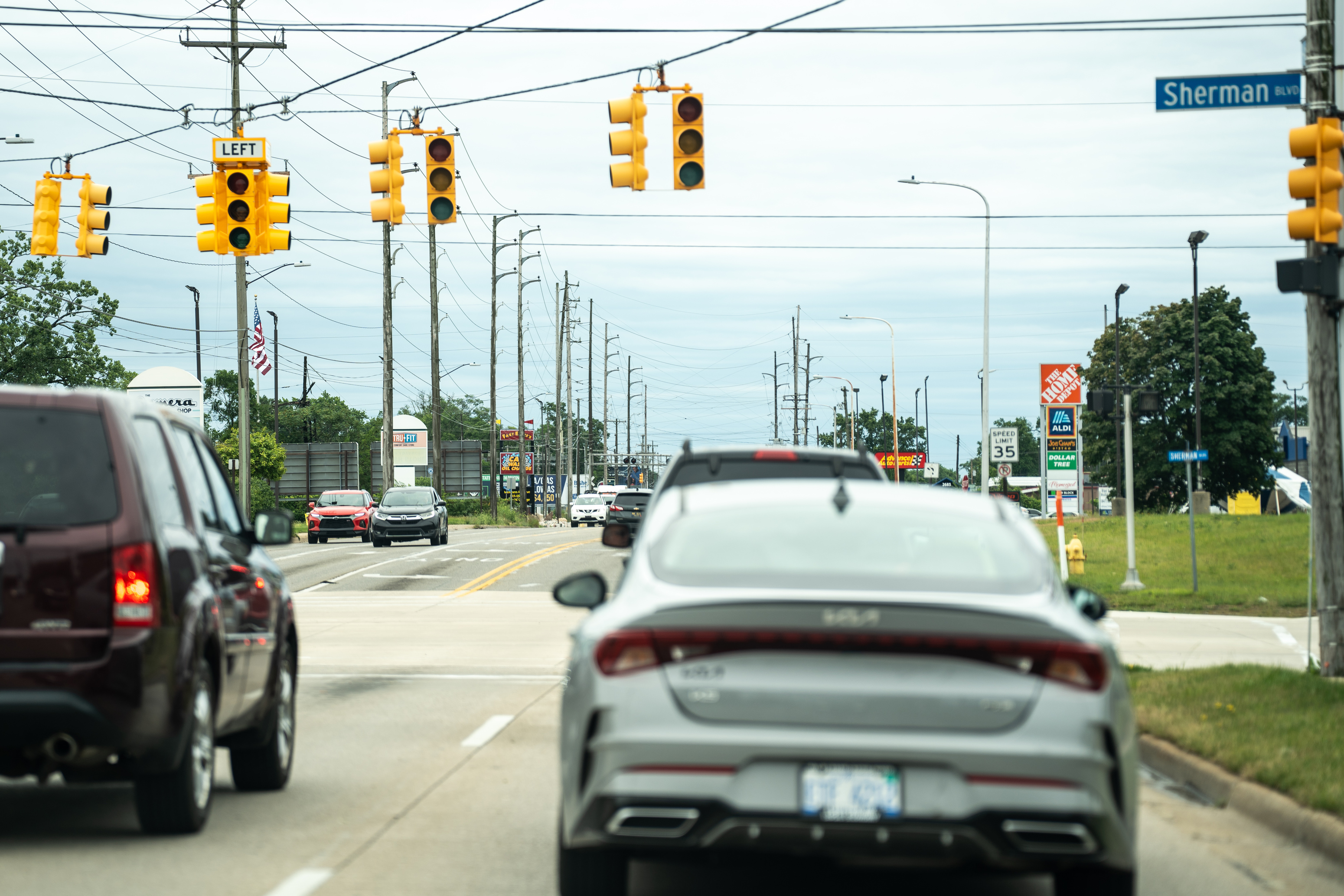Storm leaves thousands in Muskegon without power, tree damage - mlive.com