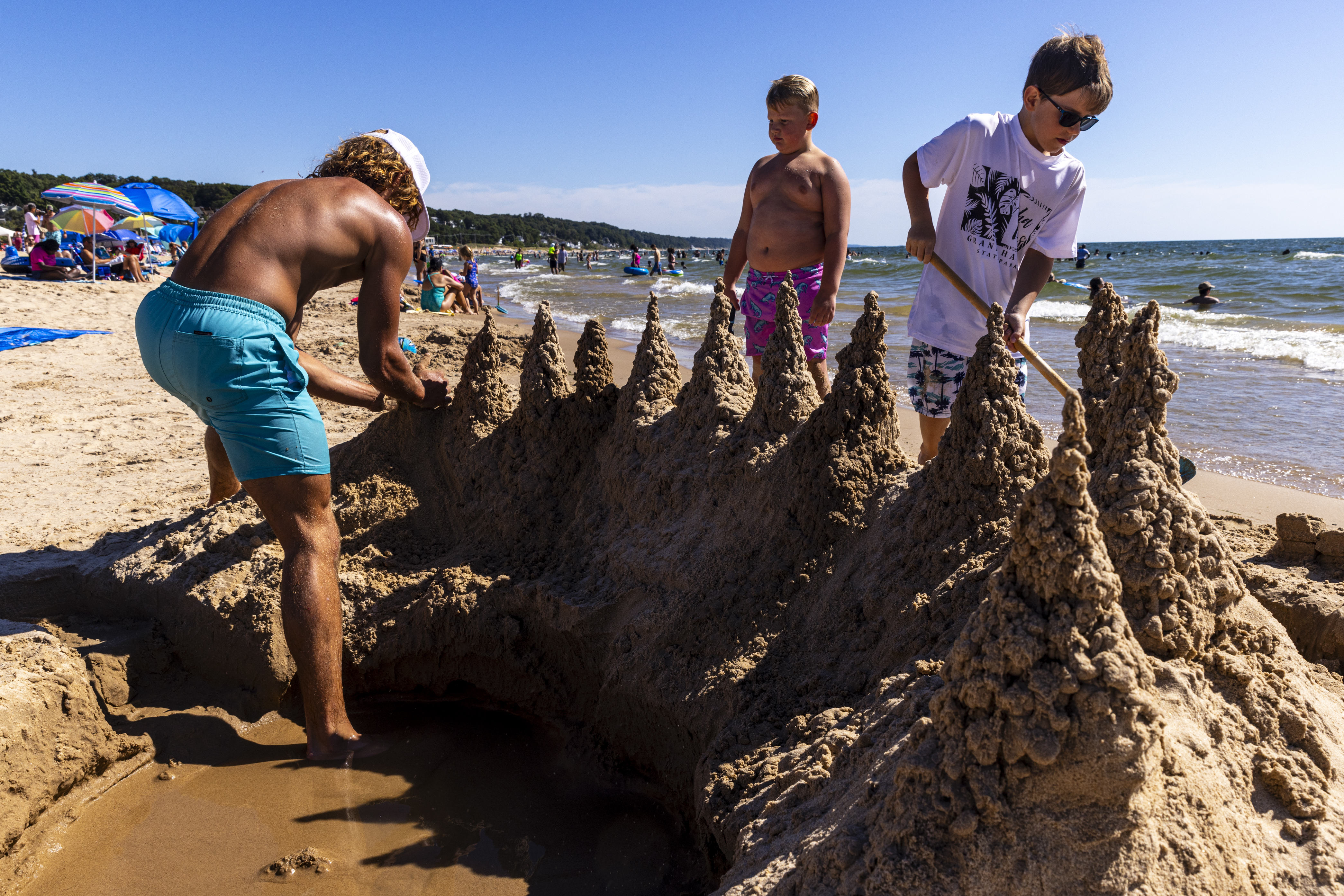 Labor Day weekend brings life to the lakeshore - mlive.com