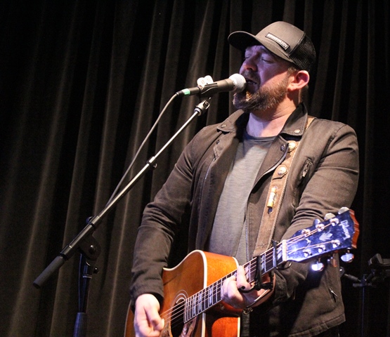 Watch Kristian Bush reunite with Billy Pilgrim partner Andrew Hyra at ...